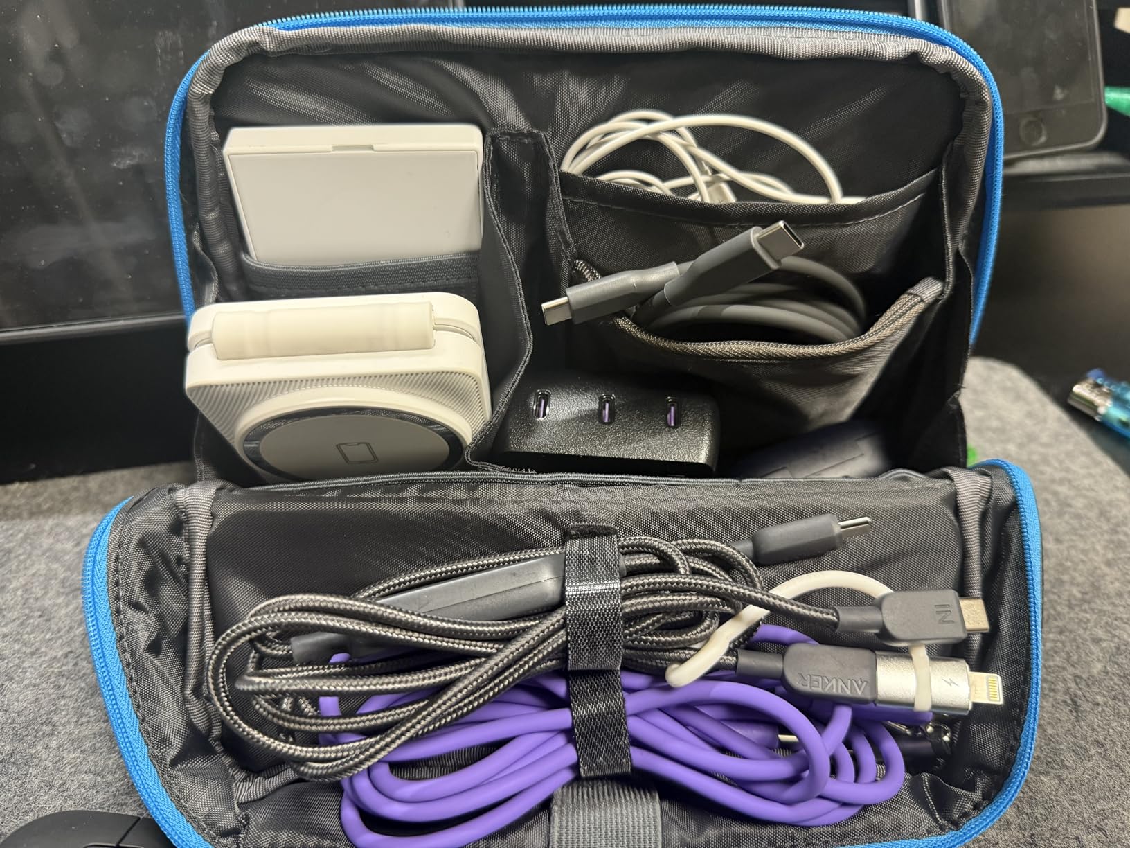 Amazon.co.jp: Anker Smart Pouch Supported by KOKUYO コンパクトポーチ トラベルガジェット ...