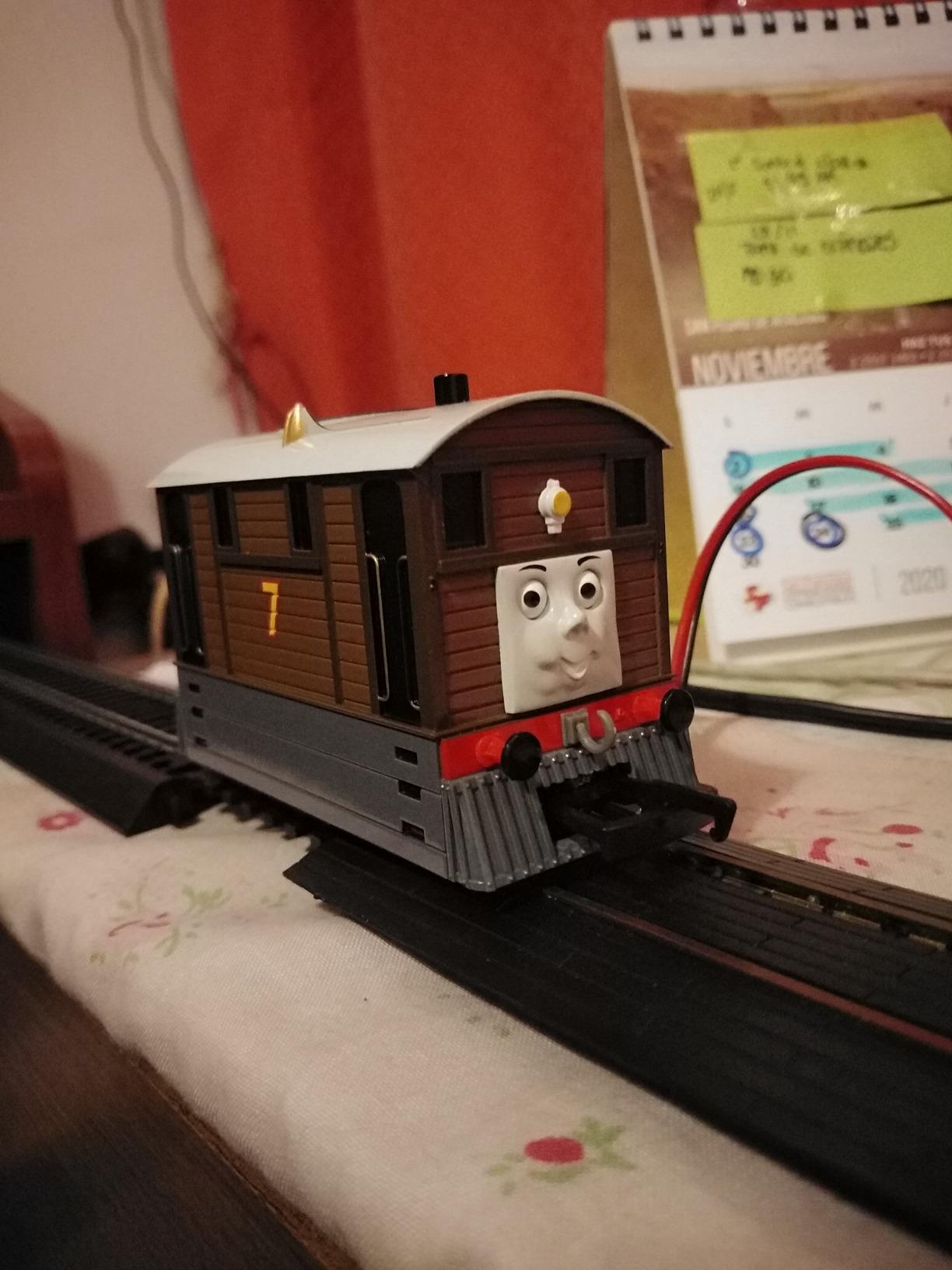 Amazon.com: Bachmann Trains Thomas And Friends - Toby The Tram Engine ...