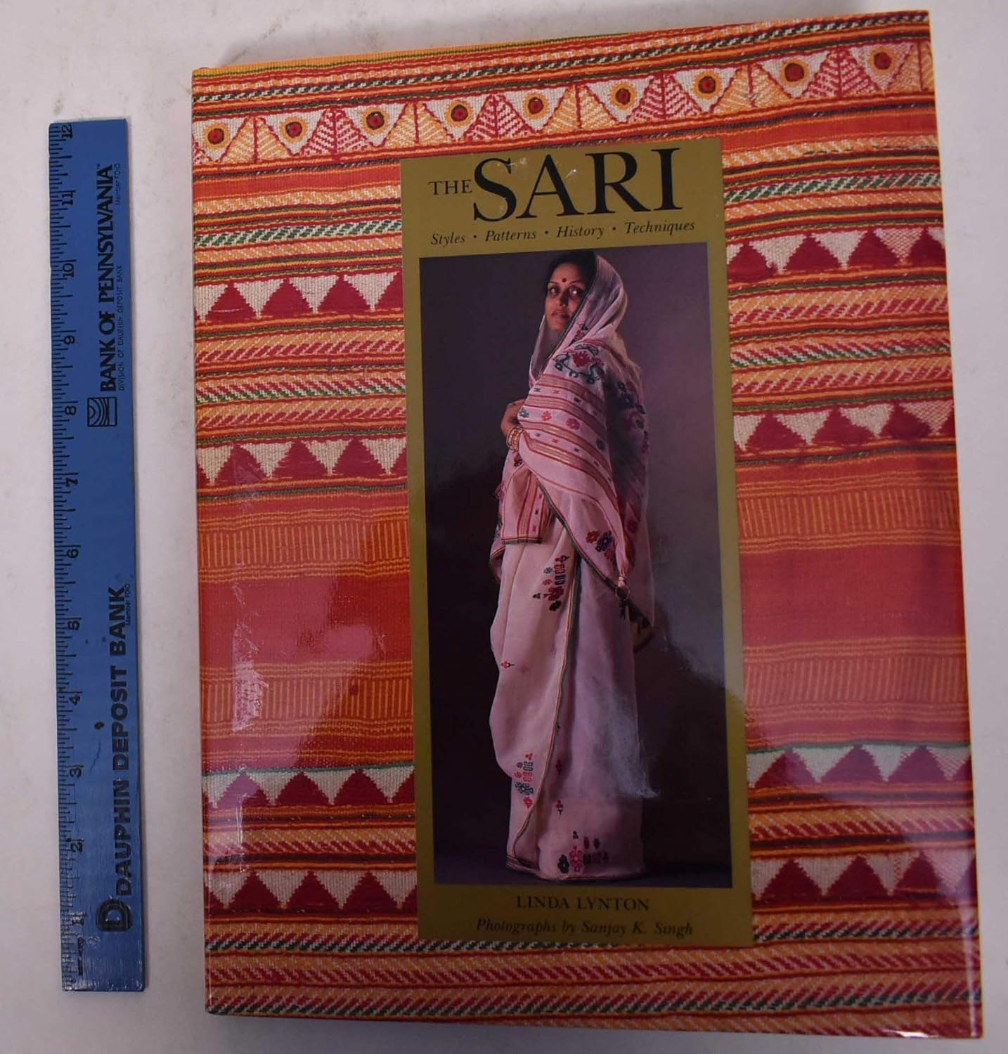 The Sari: Styles, Patterns, History, Technique: Linda Lynton ...