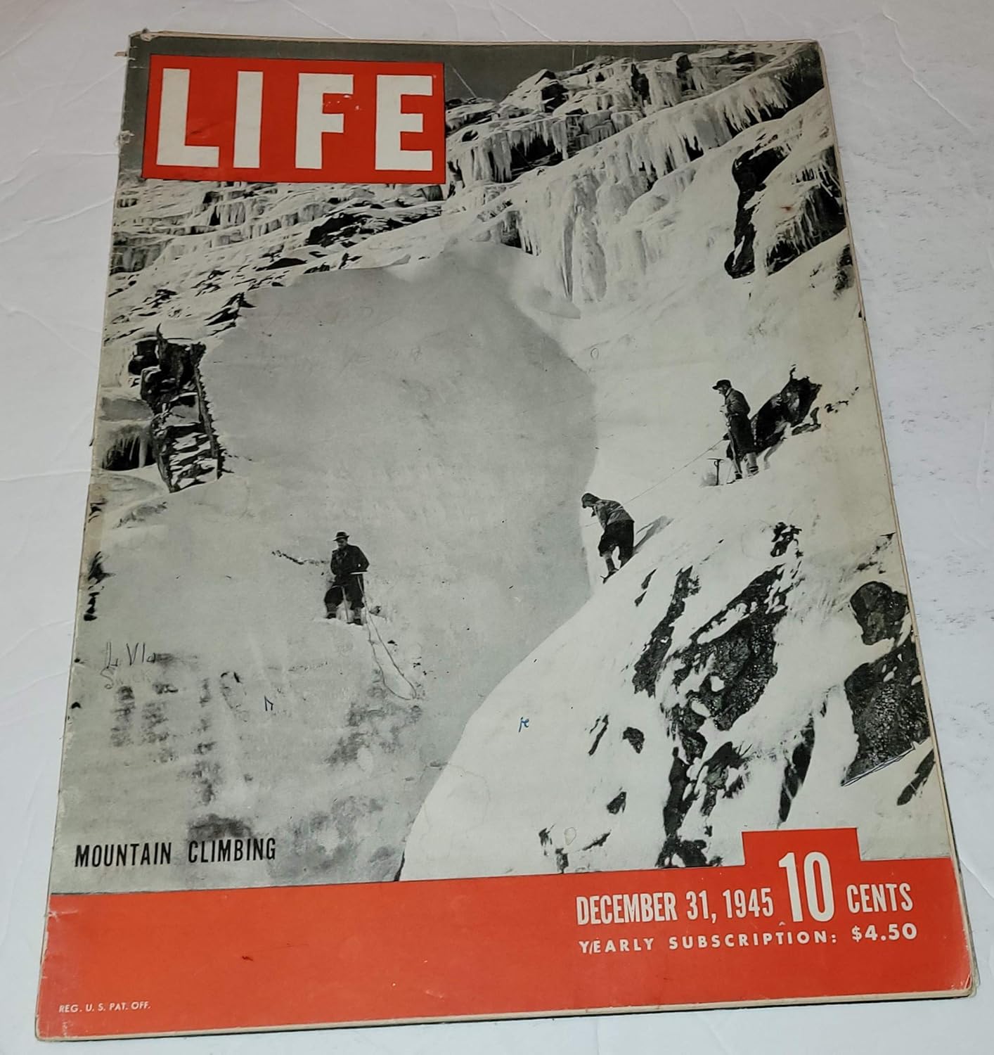 LIFE Magazine - December 31, 1945: LIFE Magazine Staff Writers: Amazon ...