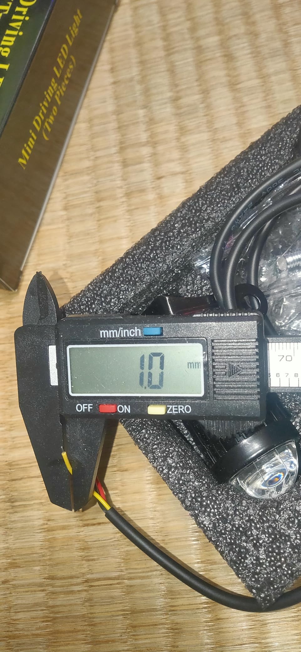 Amazon | YFFSFDC バイク フォグランプ LED 2色切り替え ホワイト イエロー 常時点灯 補助灯 車外灯 小型 前照灯 高輝度 防水 汎用 スイッチ付き 2個セット ...