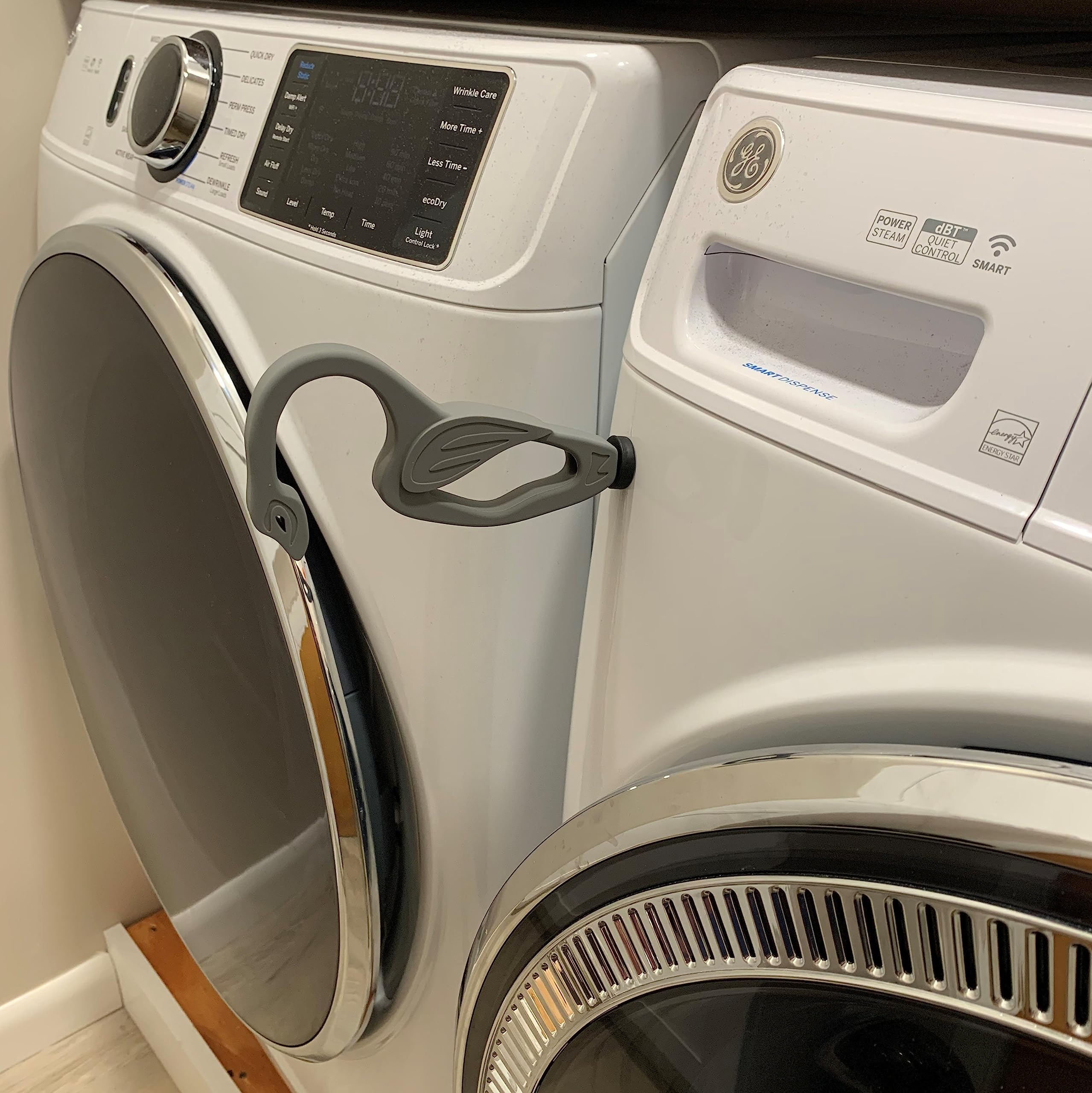 Snapklik.com : Prop And Stop Swan