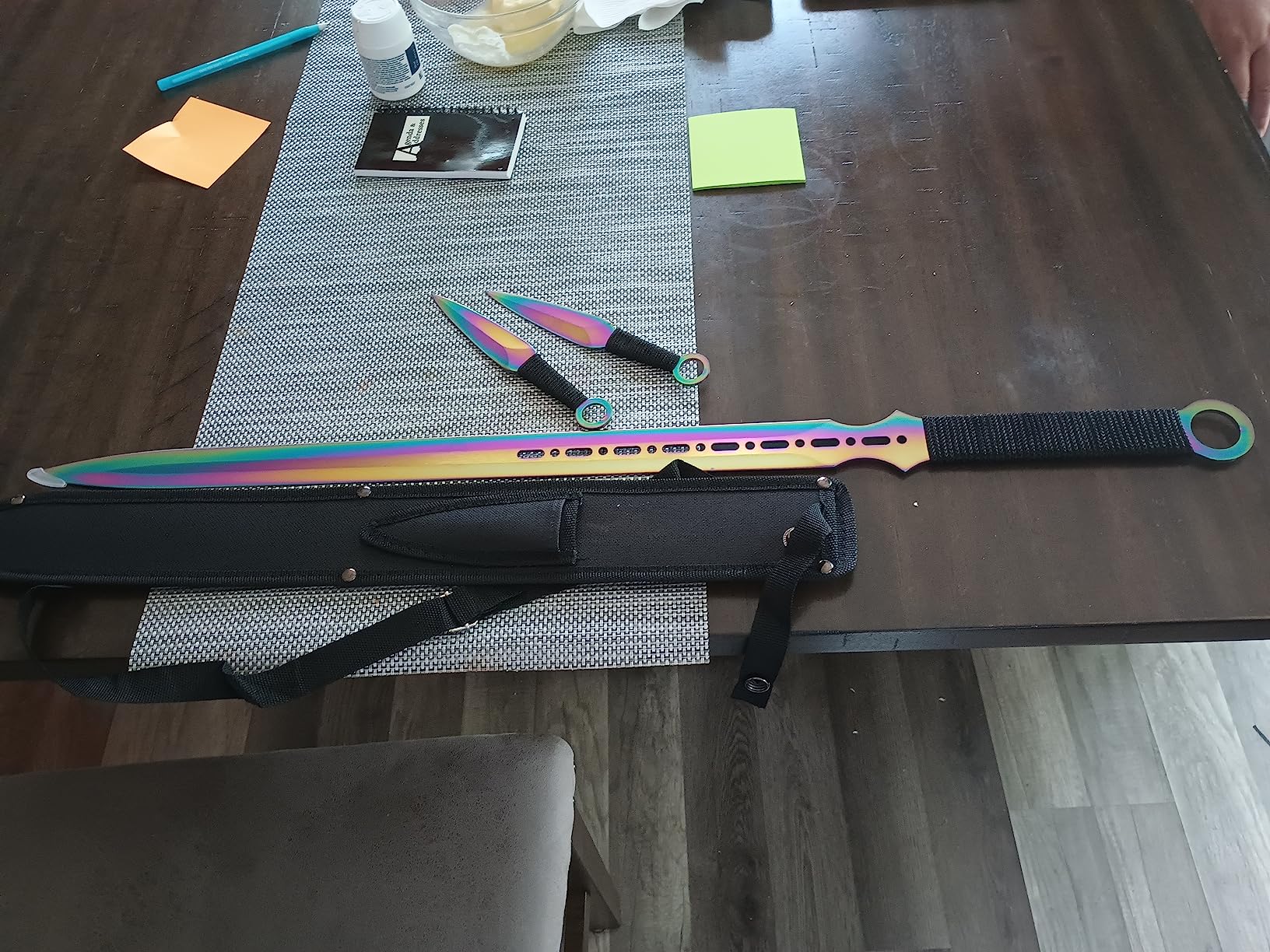 Amazon.com : SZCO Supplies Rainbow Ninja Sword with 2Piece Throwing ...