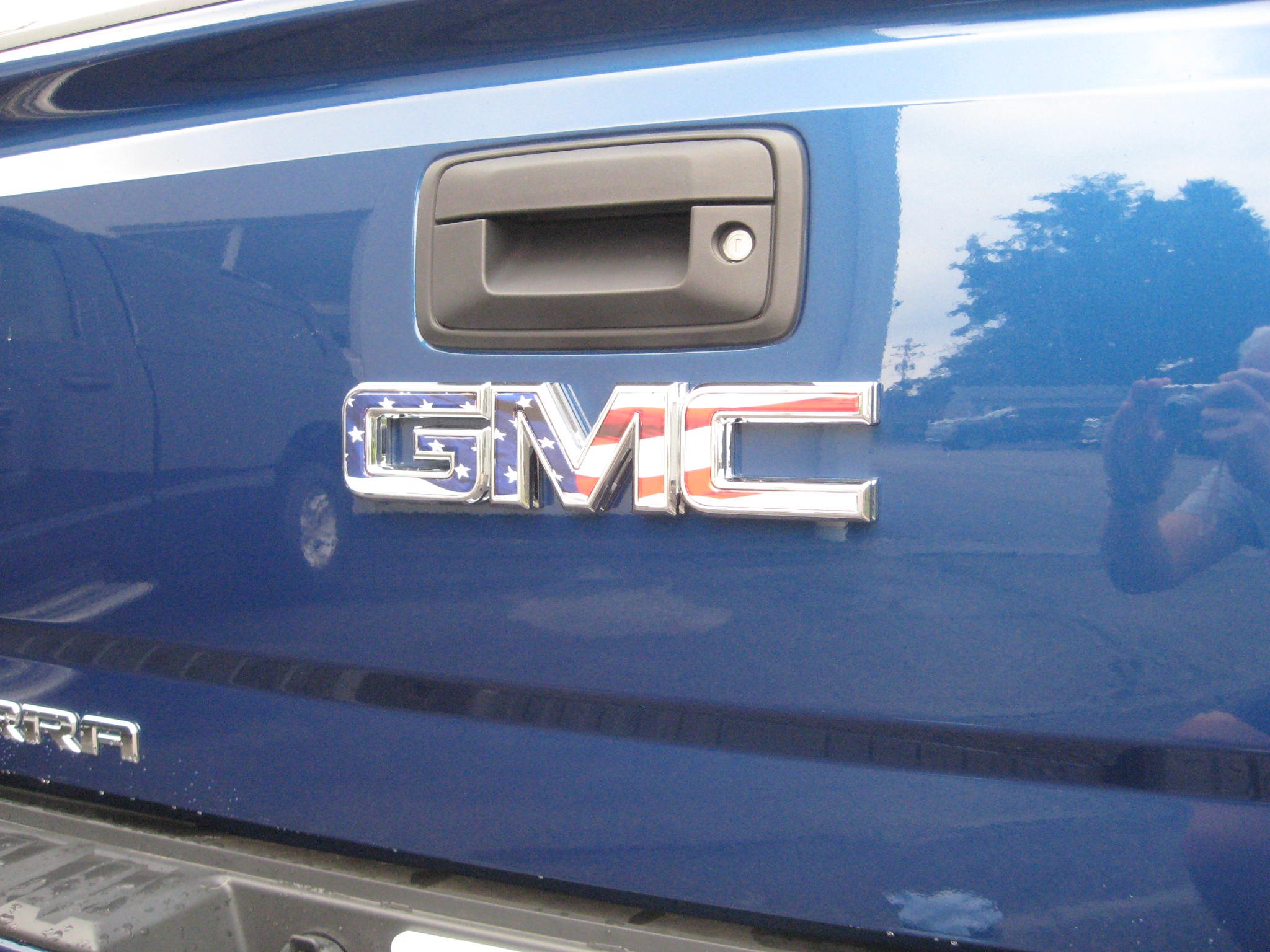 Buy EmblemsPlus American Flag GMC Sierra 1500 Tailgate GMC Emblem Decal ...