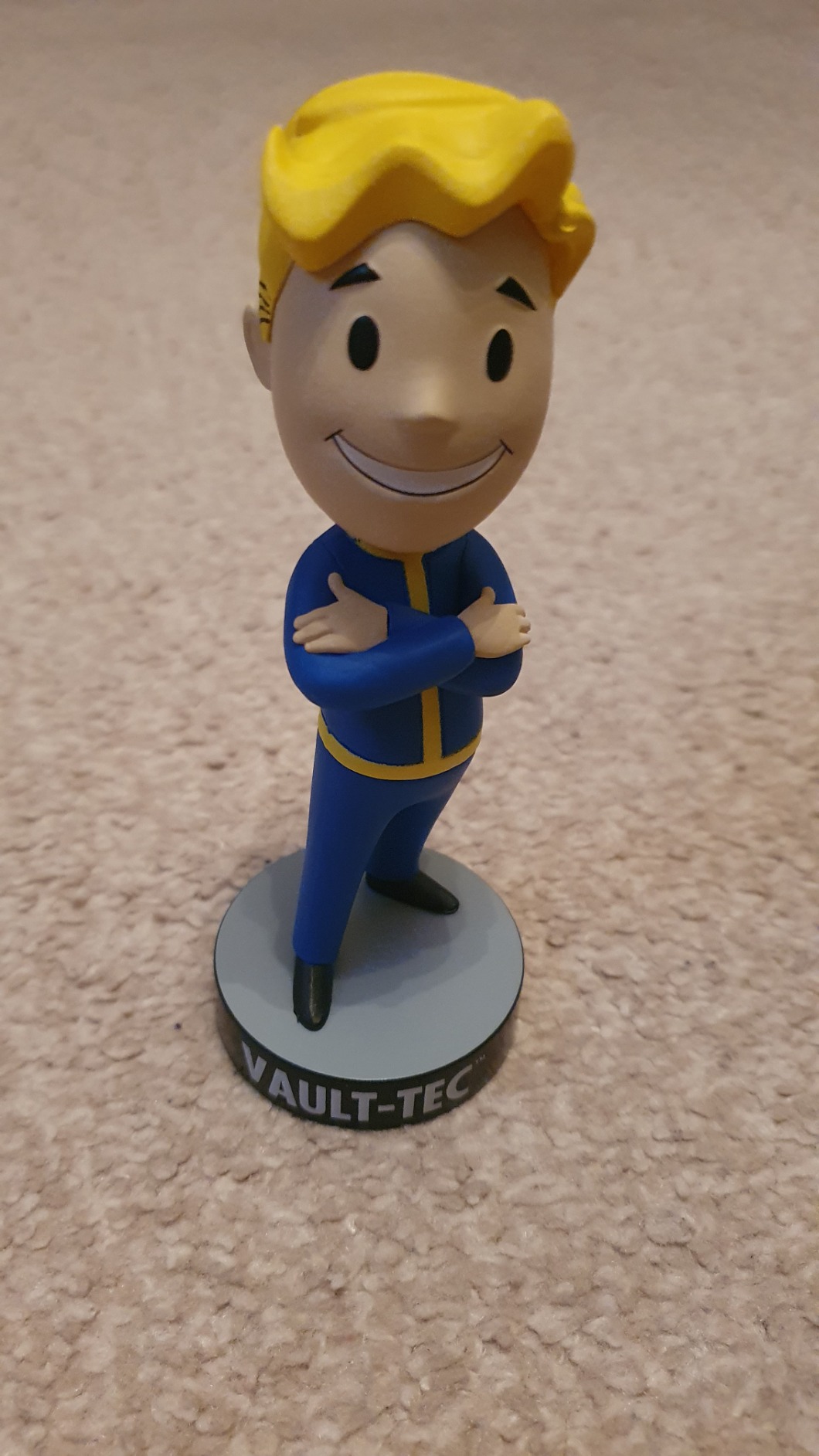 Fallout Vault-Tec Bobblehead Series 3 - Arms Crossed : Amazon.co.uk ...