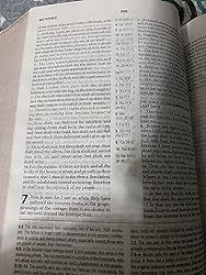 The KJV Cross Reference Study Bible Women's Edition Indexed [Floral Berry]: Compiled by Barbour ...