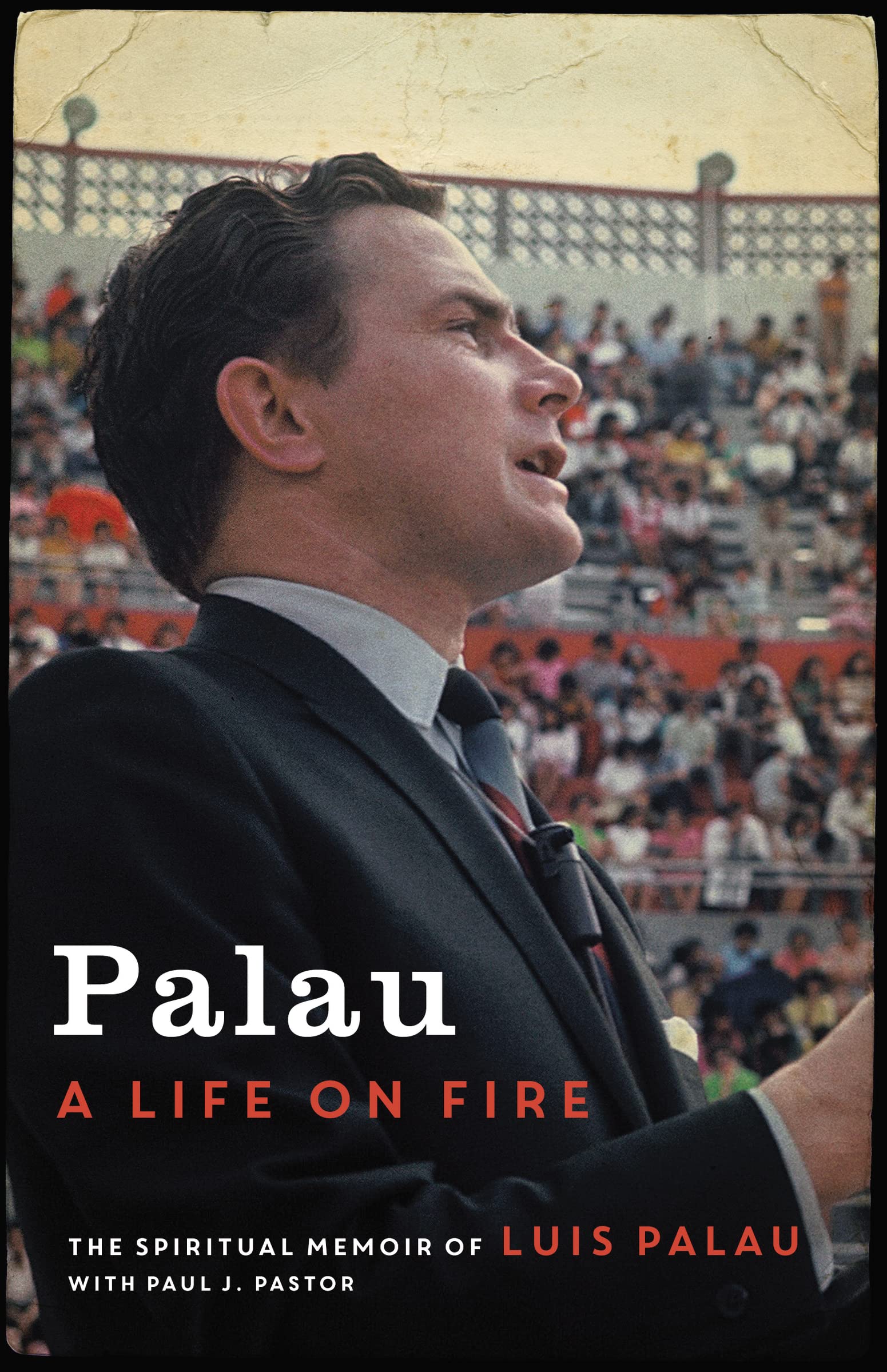 Palau: A Life on Fire: Palau, Luis, Pastor, Paul J.: 9780310354055 ...