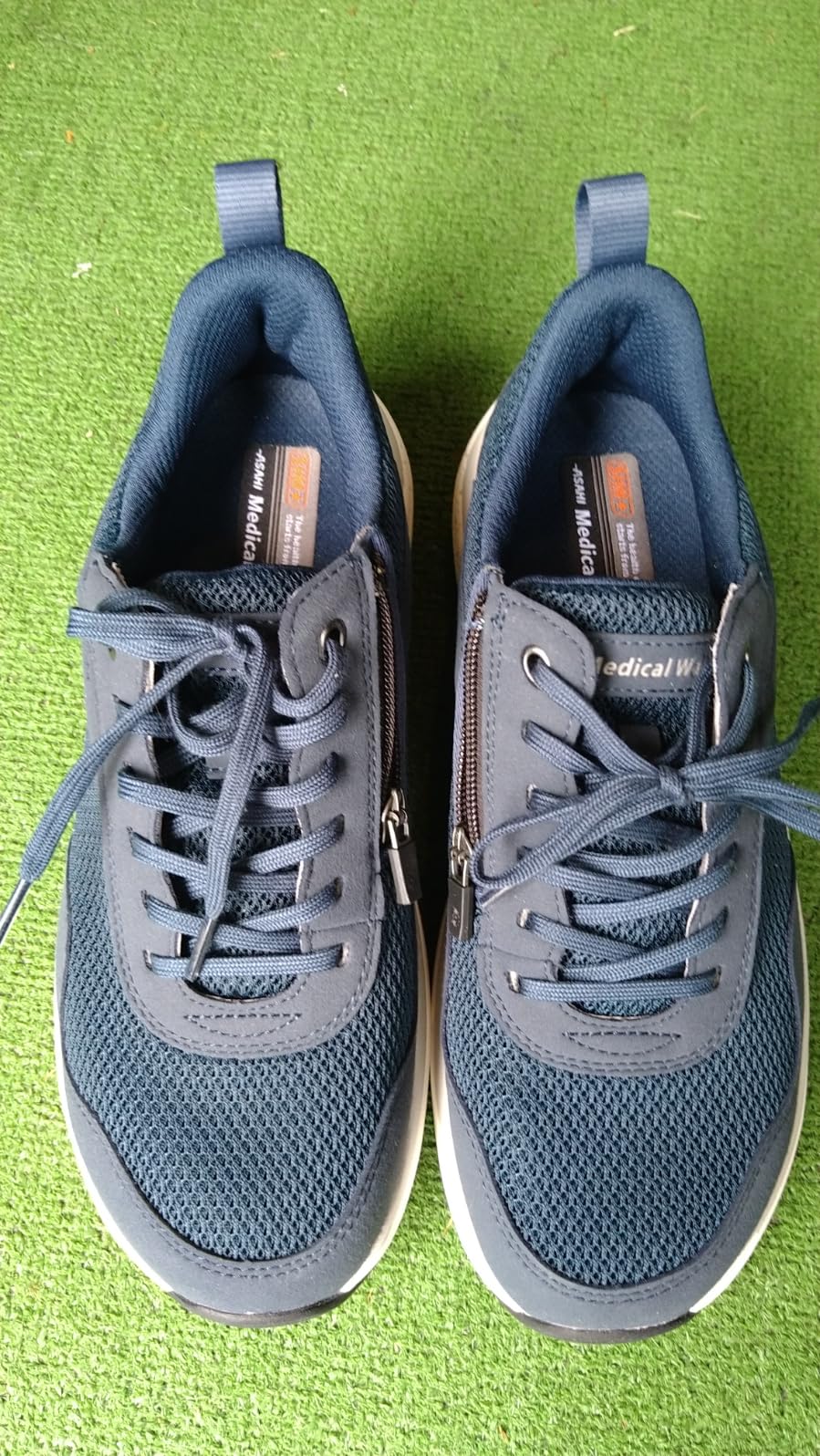 Amazon.co.jp: [アサヒ メディカルウォーク] ウォーキングシューズ ひざのトラブルを軽減するSHM搭載 メディカルウォークWK M032 メンズ グレー 24.0 cm 4E ...