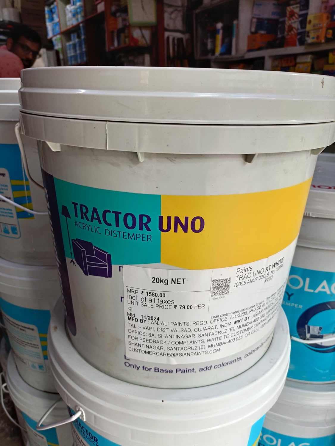 Asian Paints Manoj Paints & Hardware Store Tractor Distemper Uno (White ...