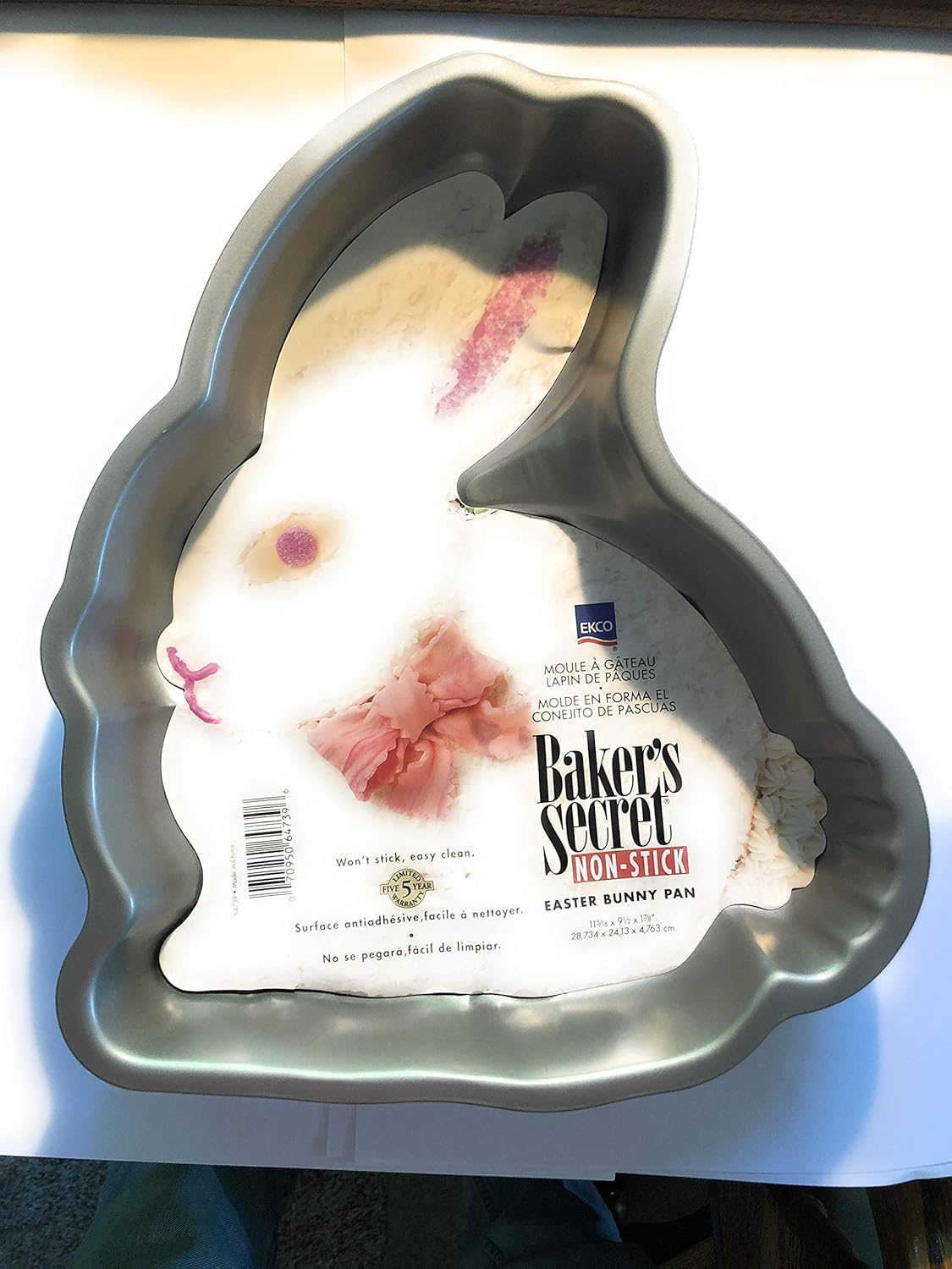 Amazon.com: Baker's Secret Nonstick Easter Bunny Holiday Pan: Home ...