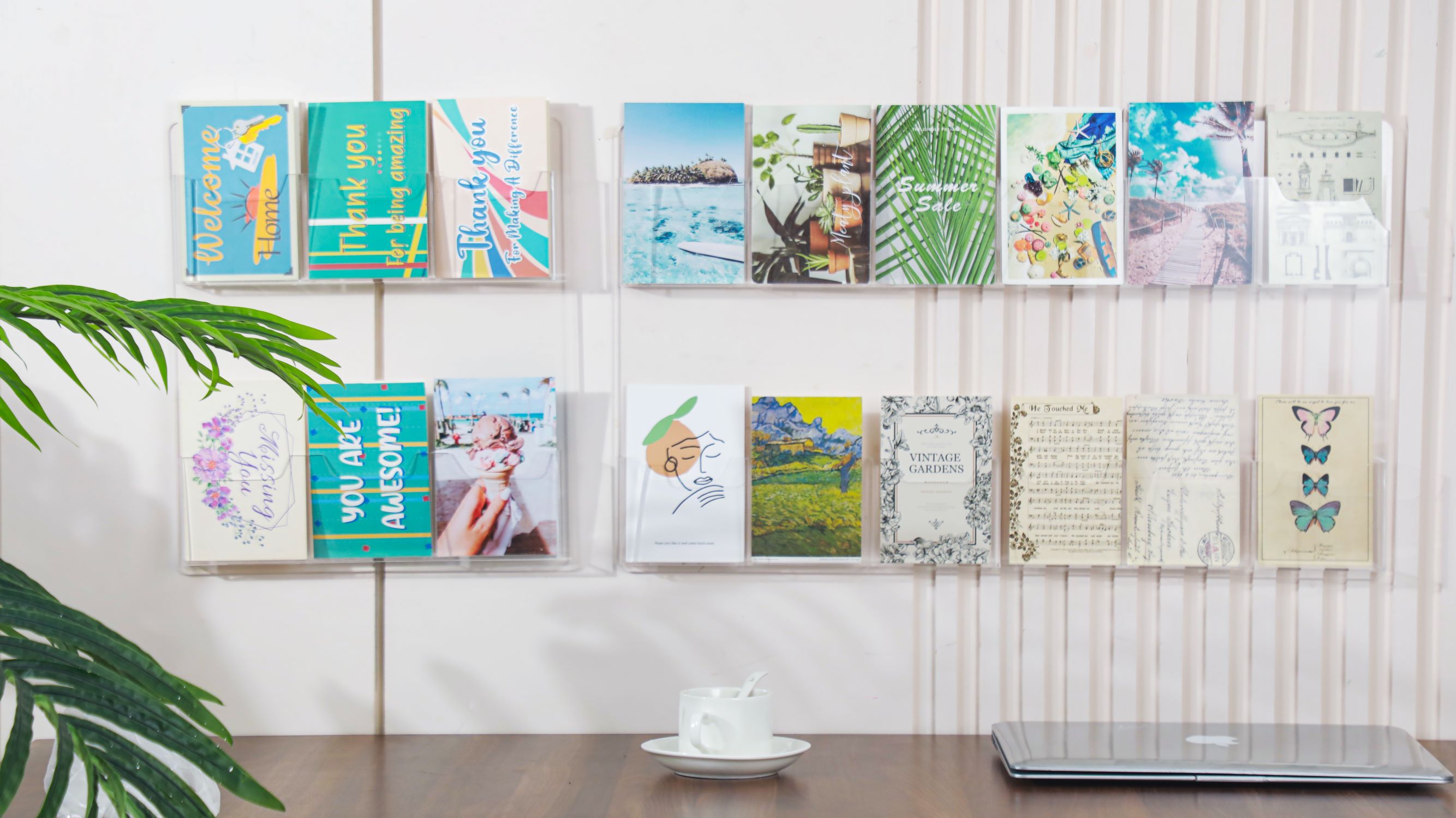 Acrylic Brochure Holder Wall Mount Flyer Magazine Pamphlet Transparent ...