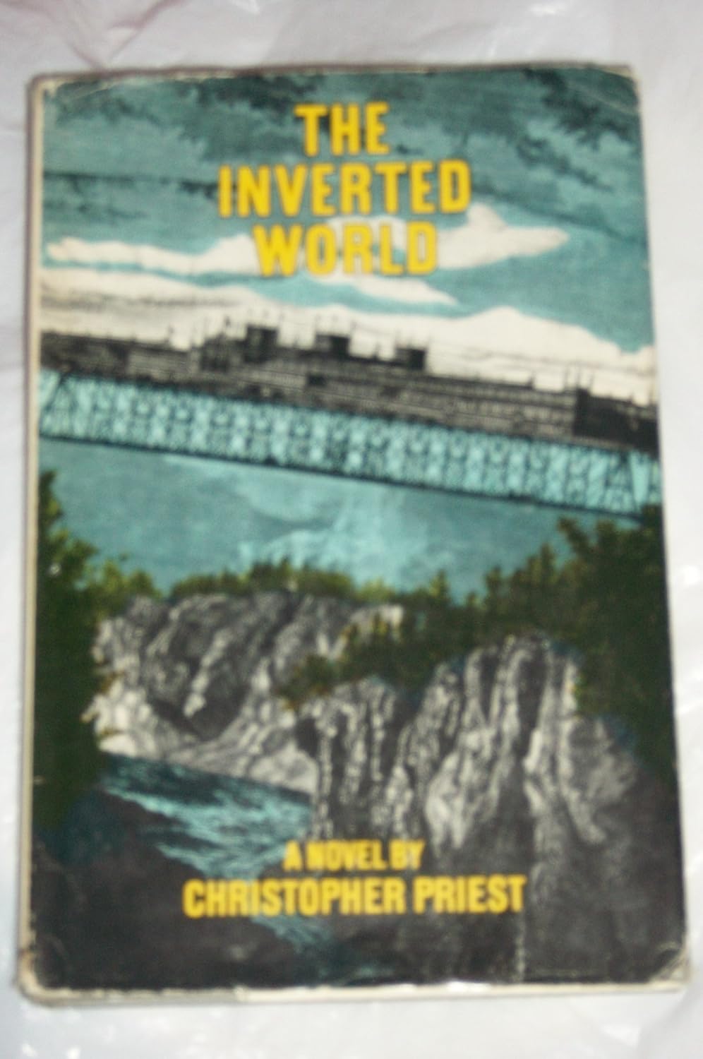 The Inverted World: A Novel: priest, christopher: 9780060134211: Amazon ...