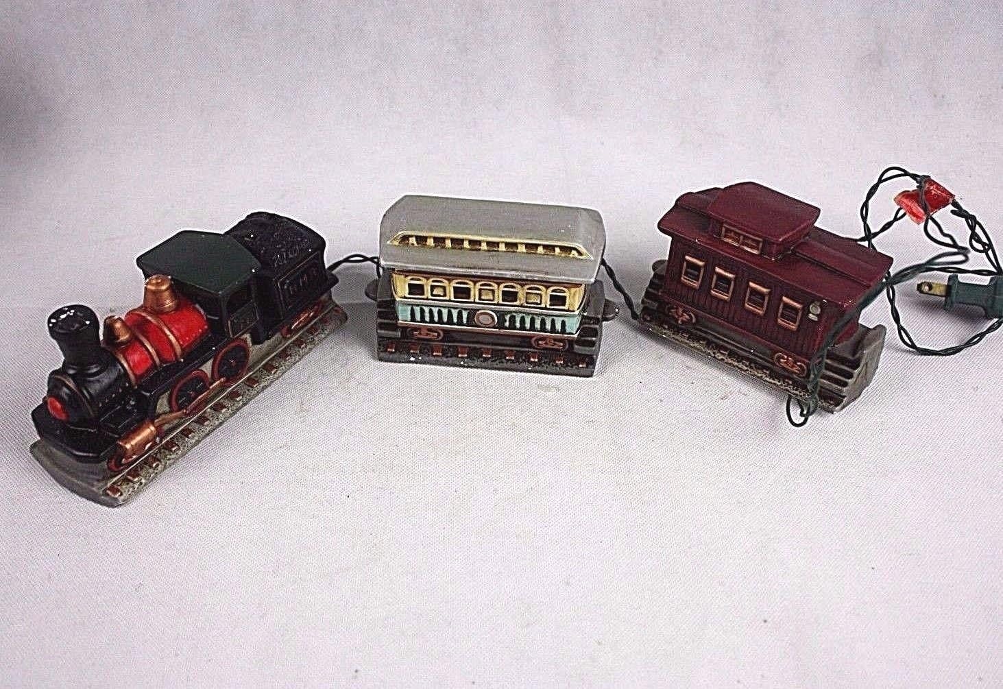 Amazon.com: Lefton's Colonial Village Collection 1989 3 Piece Lighted ...