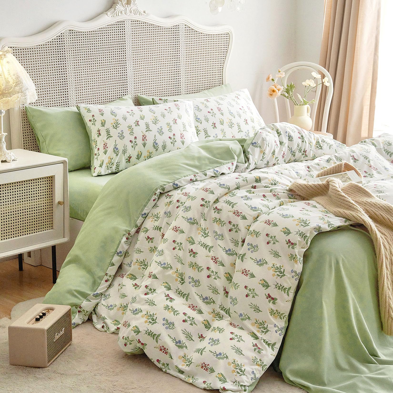 Amazon.com: Wake In Cloud - Floral Comforter Set, Tiny Flower and Leaf ...