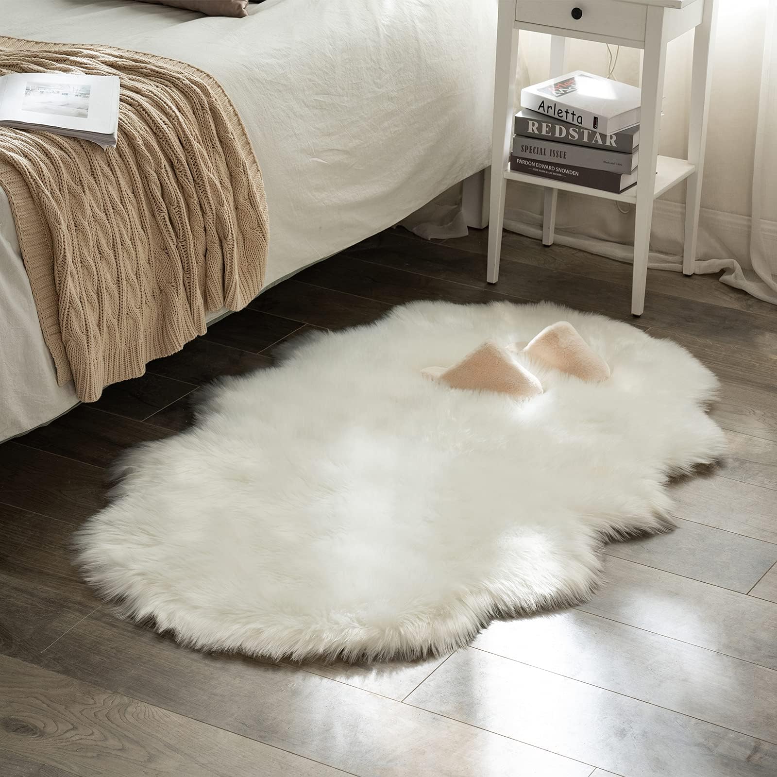 Amazon.com: DXGJOKR Faux Fur Rug, Sheepskin Rug, White Fluffy Rug, Shag ...