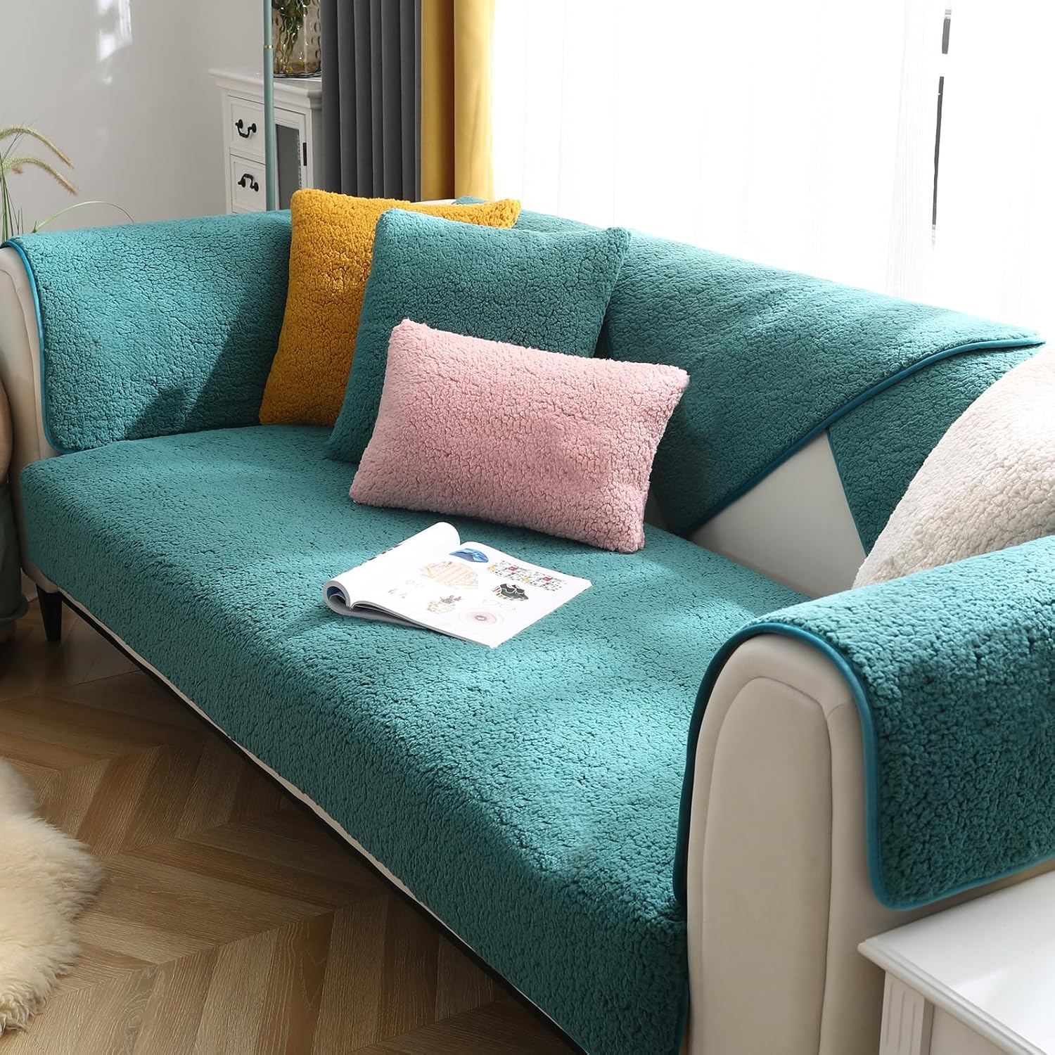 LiveGo Premium Velet Sofa Covers, Non-slip Sofa Slipcovers, Elaborate ...