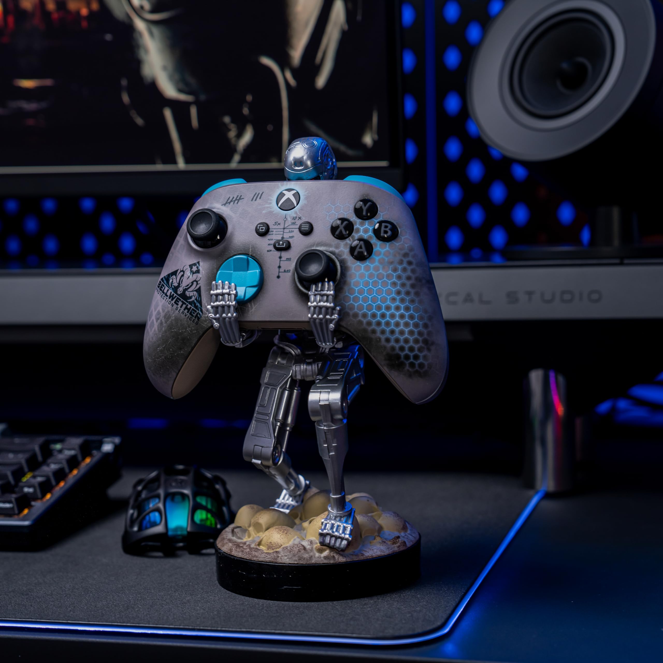 Snapklik.com : Terminator T800 Cableguy Controller And Phone Holder ...