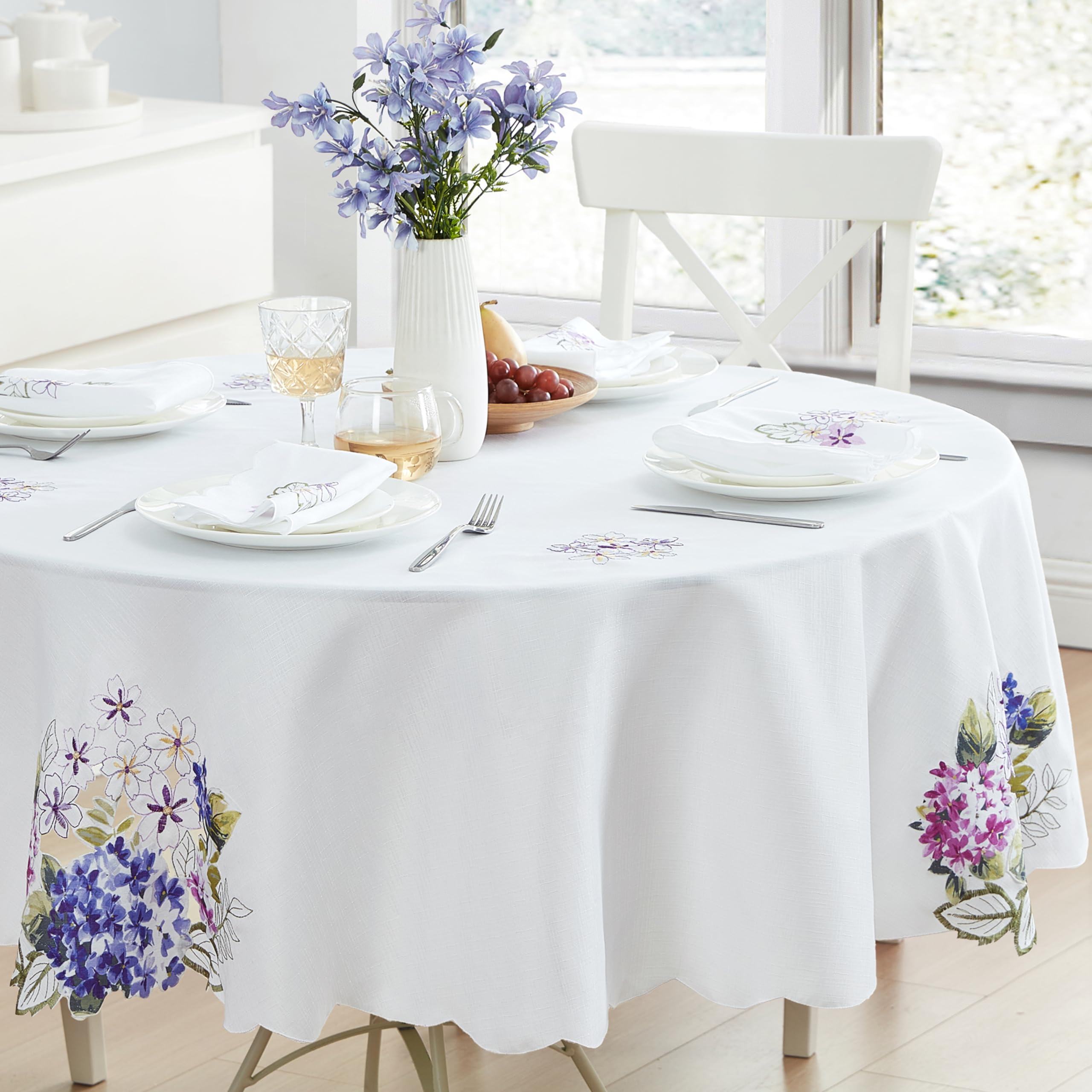 Amazon.com: Newbridge Lilac Hydrangeas Round Embroidered Tablecloth, 70 ...