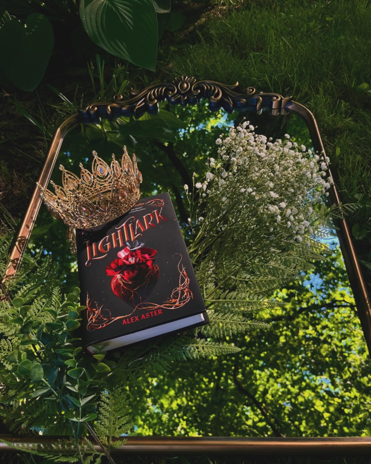 Amazon.com: Lightlark (The Lightlark Saga Book 1) (Volume 1) (The ...