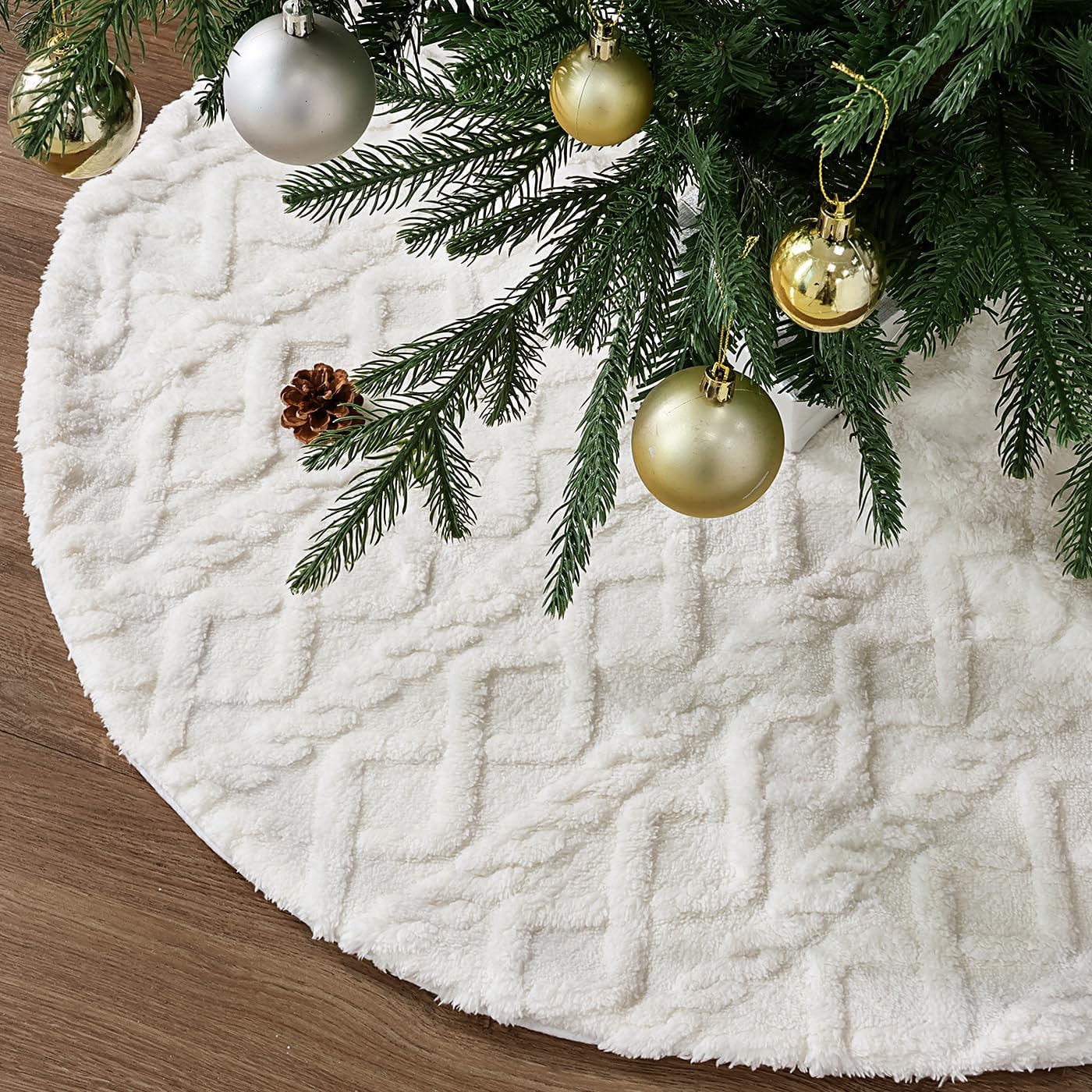 Amazon.com: Faux Fur Christmas Tree Skirt: 36 Inch White Plush Faux Fur ...