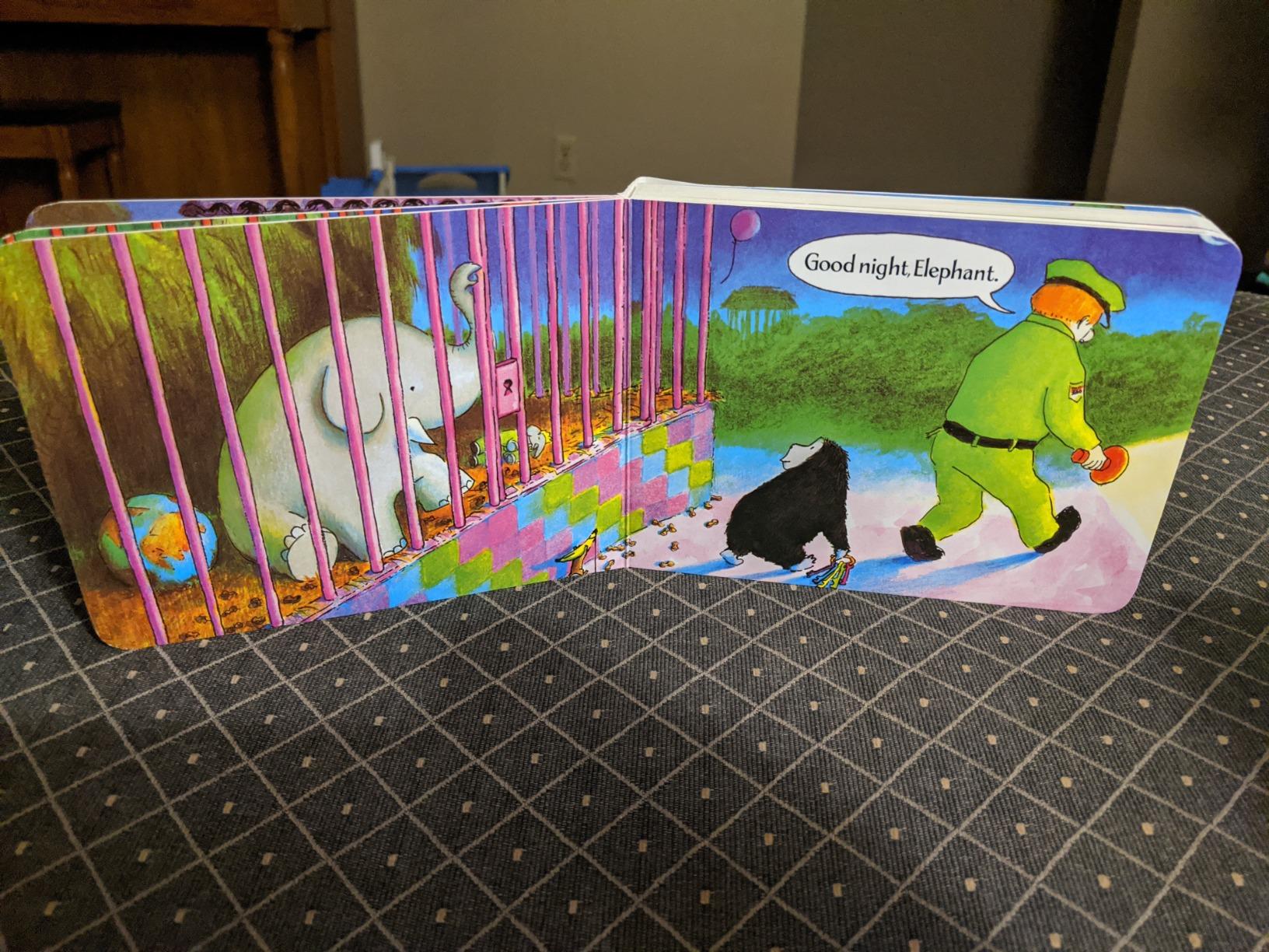 Good Night, Gorilla: Rathmann, Peggy: 9780399224454: Amazon.com: Books