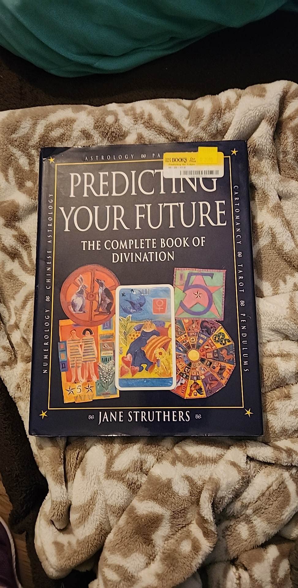 Predicting the Future: The Complete Book of Divination: Struthers, Jane ...