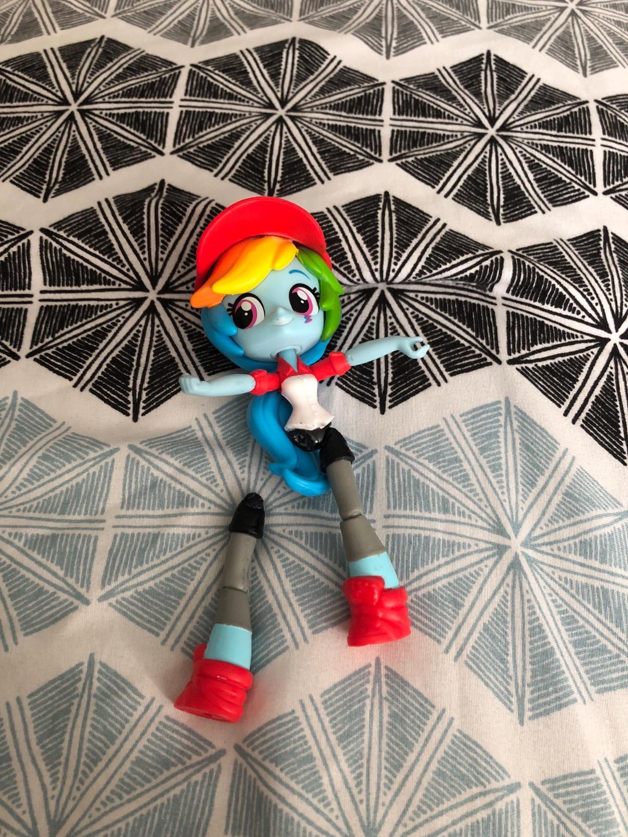 Amazon.com: My Little Pony EG Minis Mall Rainbow Dash Doll : Toys & Games