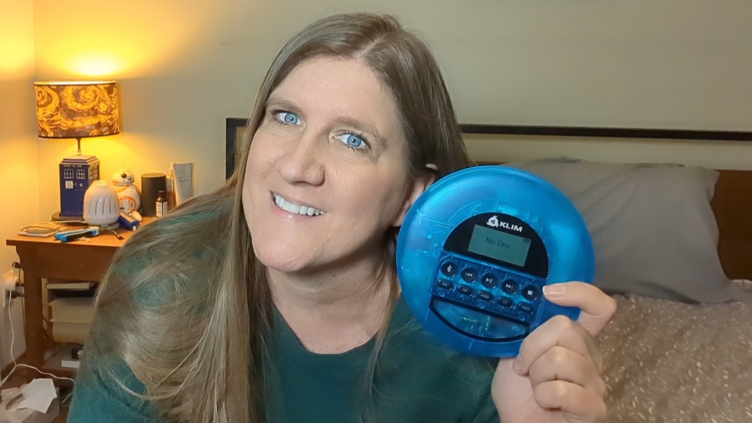 Watch A close look at this Kilm Portable CD player on Amazon Live
