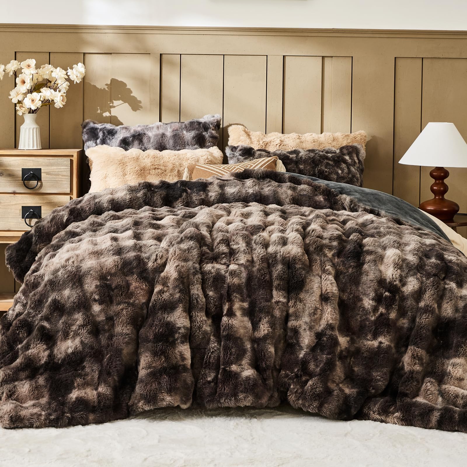 Amazon.com: chovy Faux Fur Plush Coffee Comforter Sets Queen - Ultra ...