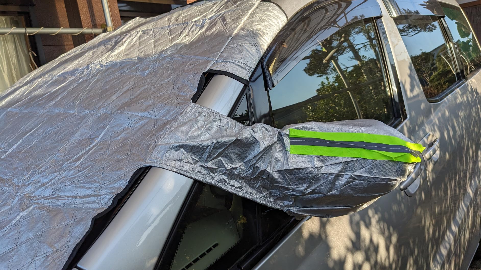 Amazon.co.jp: WAIROGA フロントガラス 凍結防止シート カーフロントカバー 凍結防止 車用凍結防止カバー 車用 フロントガラスカバー 防塵カバー サンシェード 五層構造 ...