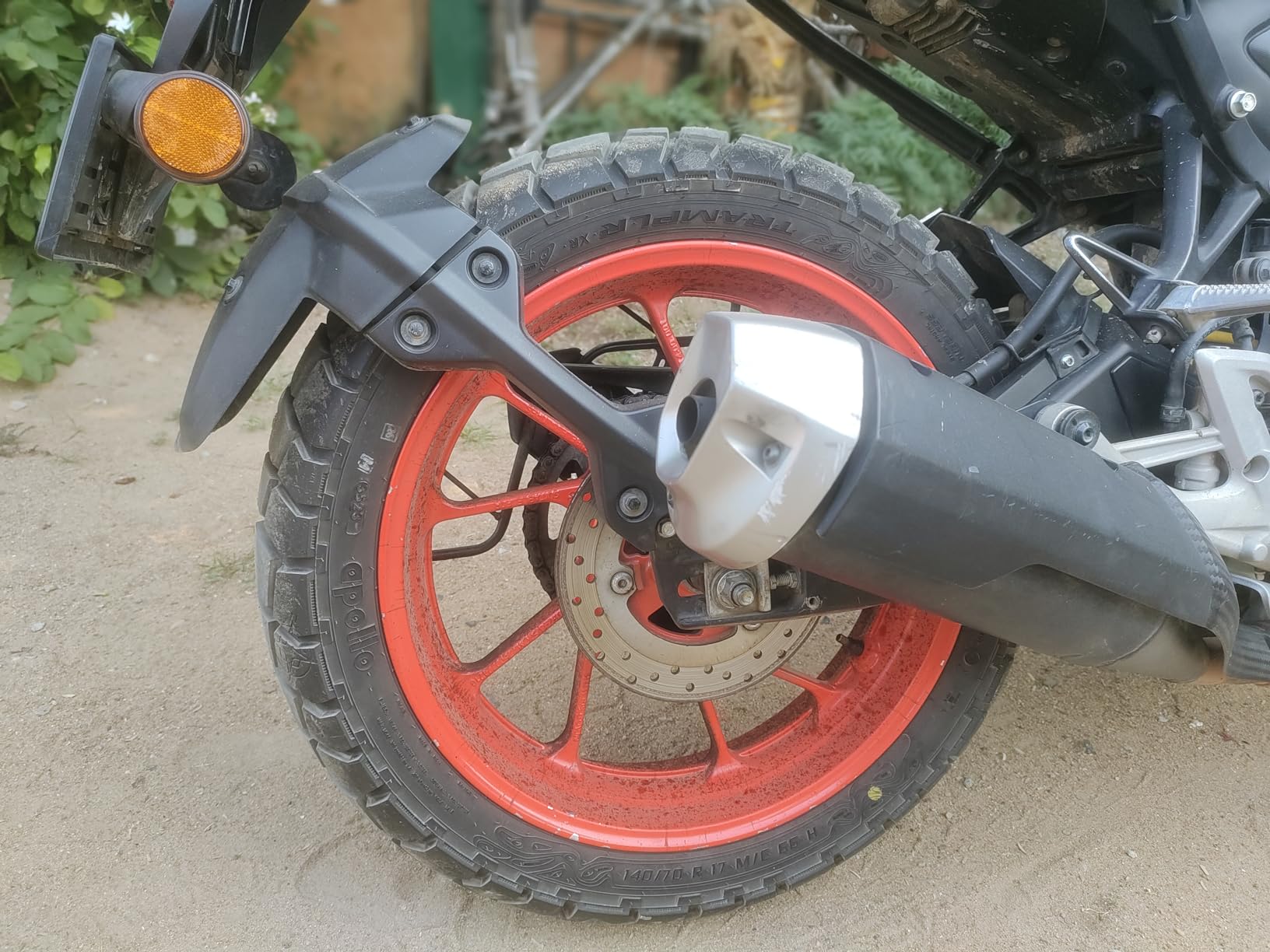 Apollo tyres 140/70% R17 66H Tramplr Xr Tubless Bike Tyre,Rear.,1 Tube ...