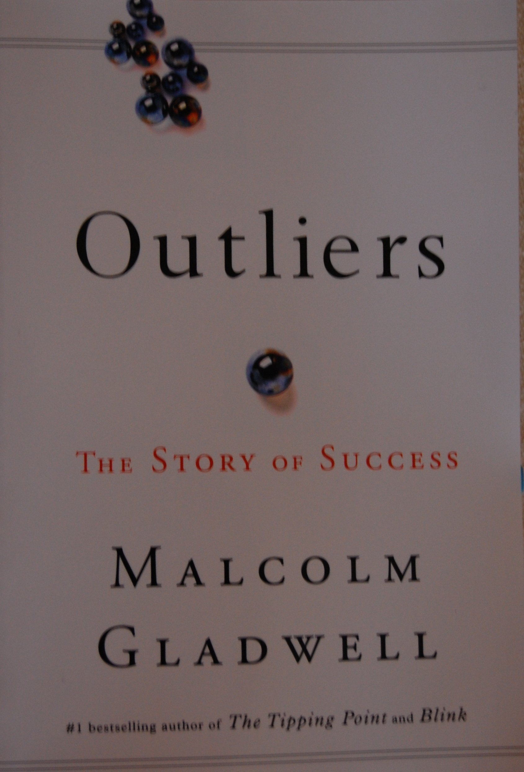Outliers: The Story of Success: Malcolm Gladwell: 9781615230822: Amazon ...