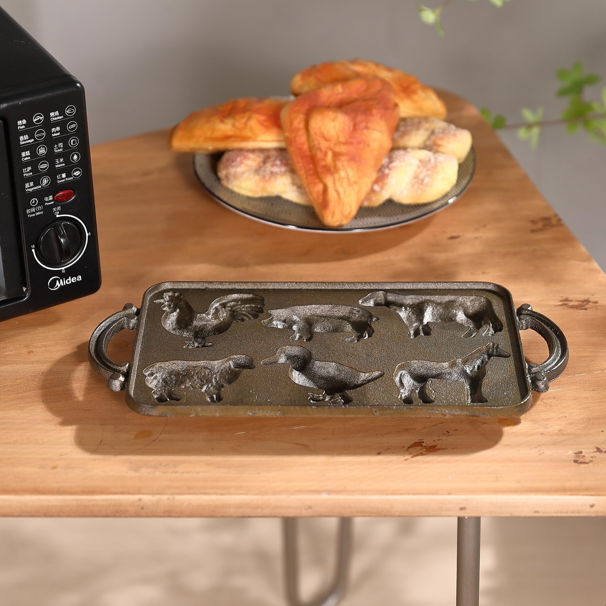 Amazon.com: Phaxth Vintage Cast Iron Baking Pan, Rustic Farm Animal ...