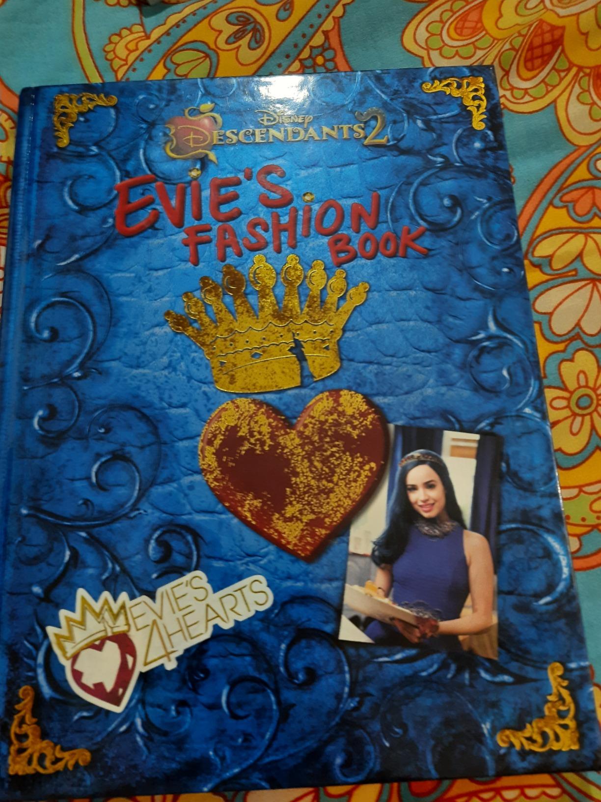 Descendants 2: Evie's Fashion Book : Disney Book Group, Disney ...