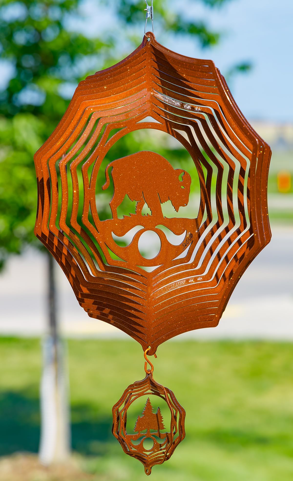 Amazon.com: SWEN Products Iowa Hawkeyes Swirly Metal Wind Spinner ...