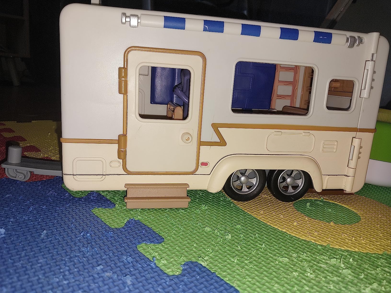 Bluey Caravan Playset, Jean Luc Figure and Accessories Mini Camp Fire ...
