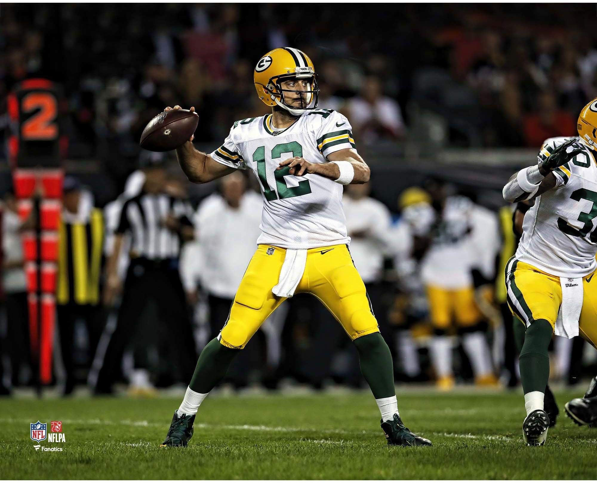 Aaron Rodgers Throwing Football