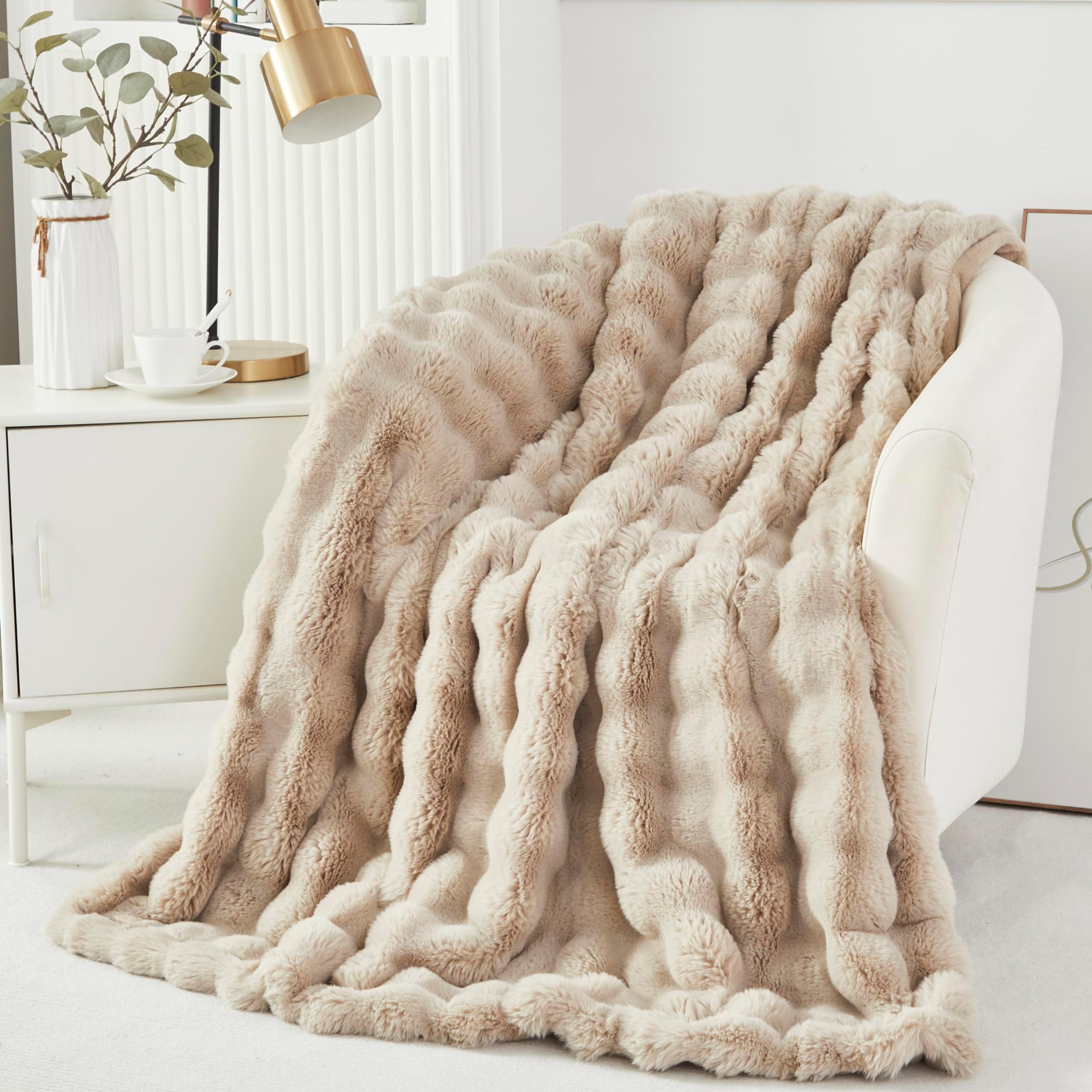 Amazon.com: Faux Rabbit Fur Throw Blanket Super Heavy Warm Winter Soft ...