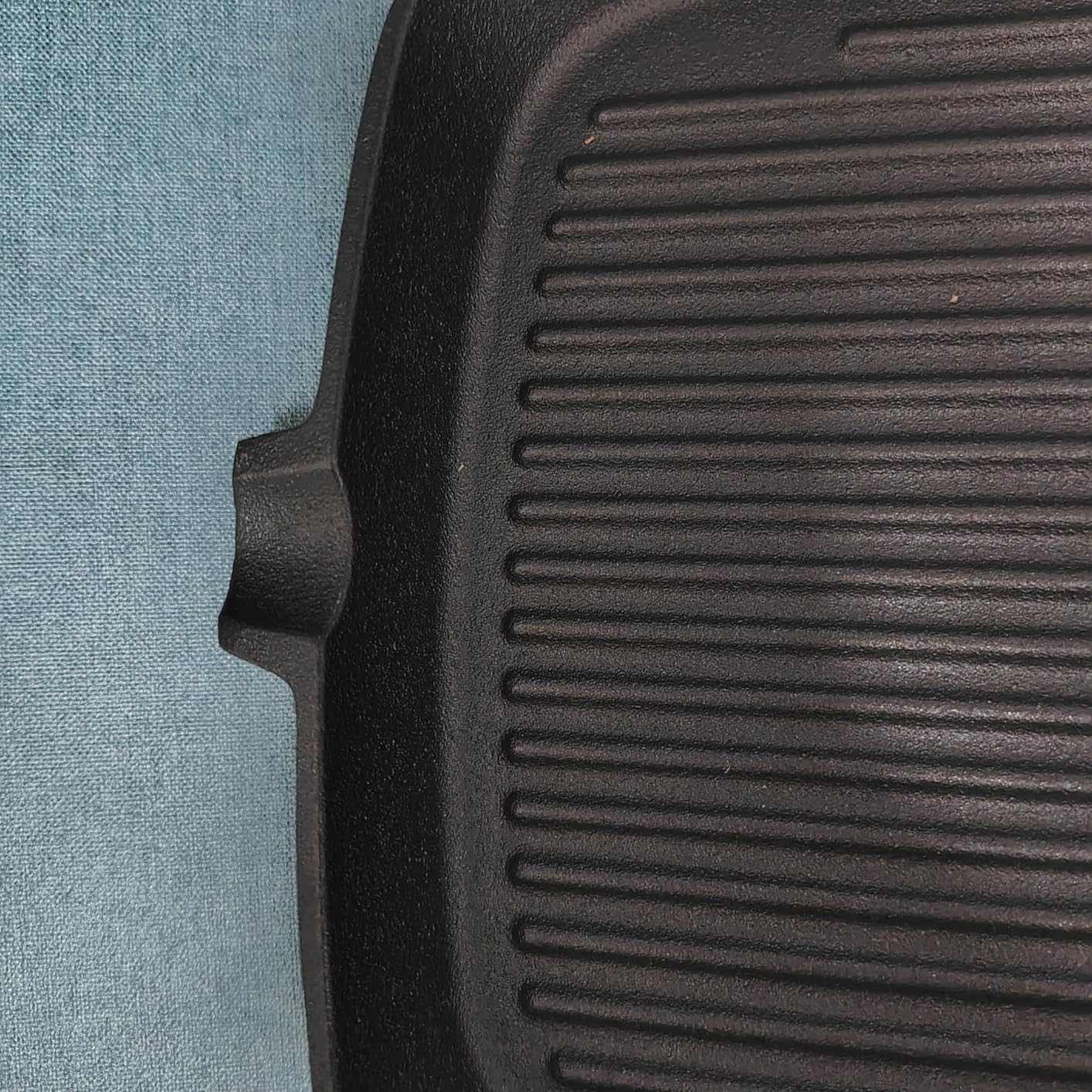 Amazon | Desirable グリルパン ステーキ フライパン 鋳鉄 25×23cm 焼き魚 焼肉プレート ガス・直火・ih対応 キャンプ アウトドア (取手(木製 ...