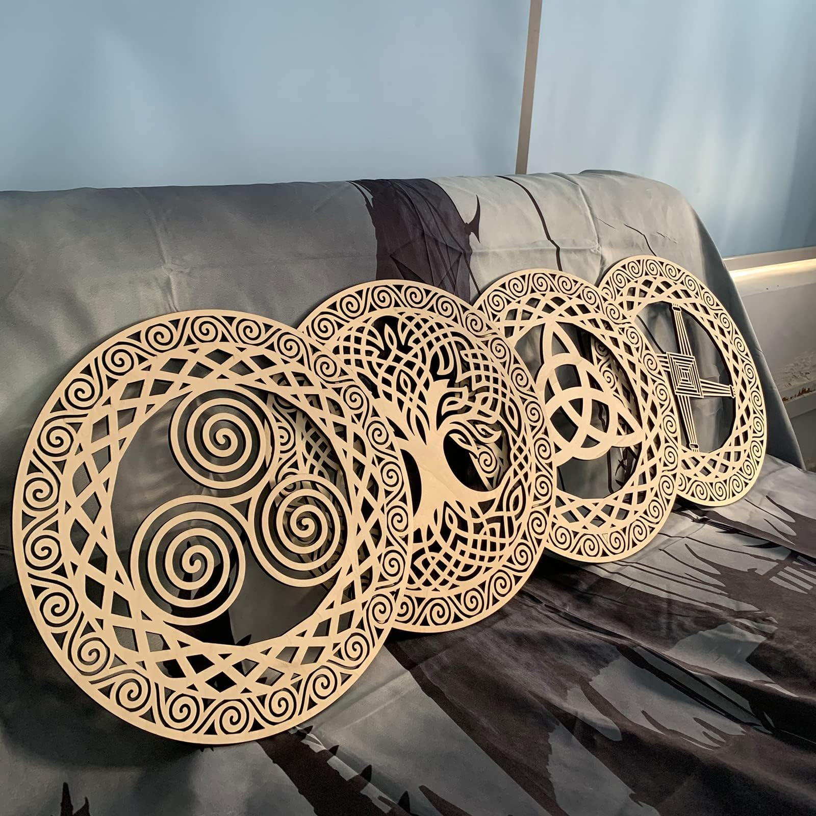 Amazon.com: Bellaa 25655 Celtic knot Irish wall decor 12 Inches Black ...