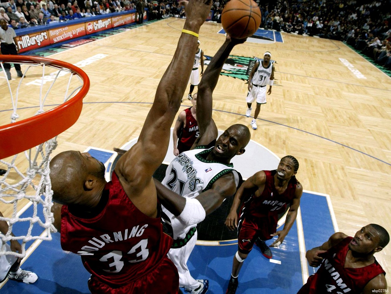 Kevin Garnett Dunking On Heat