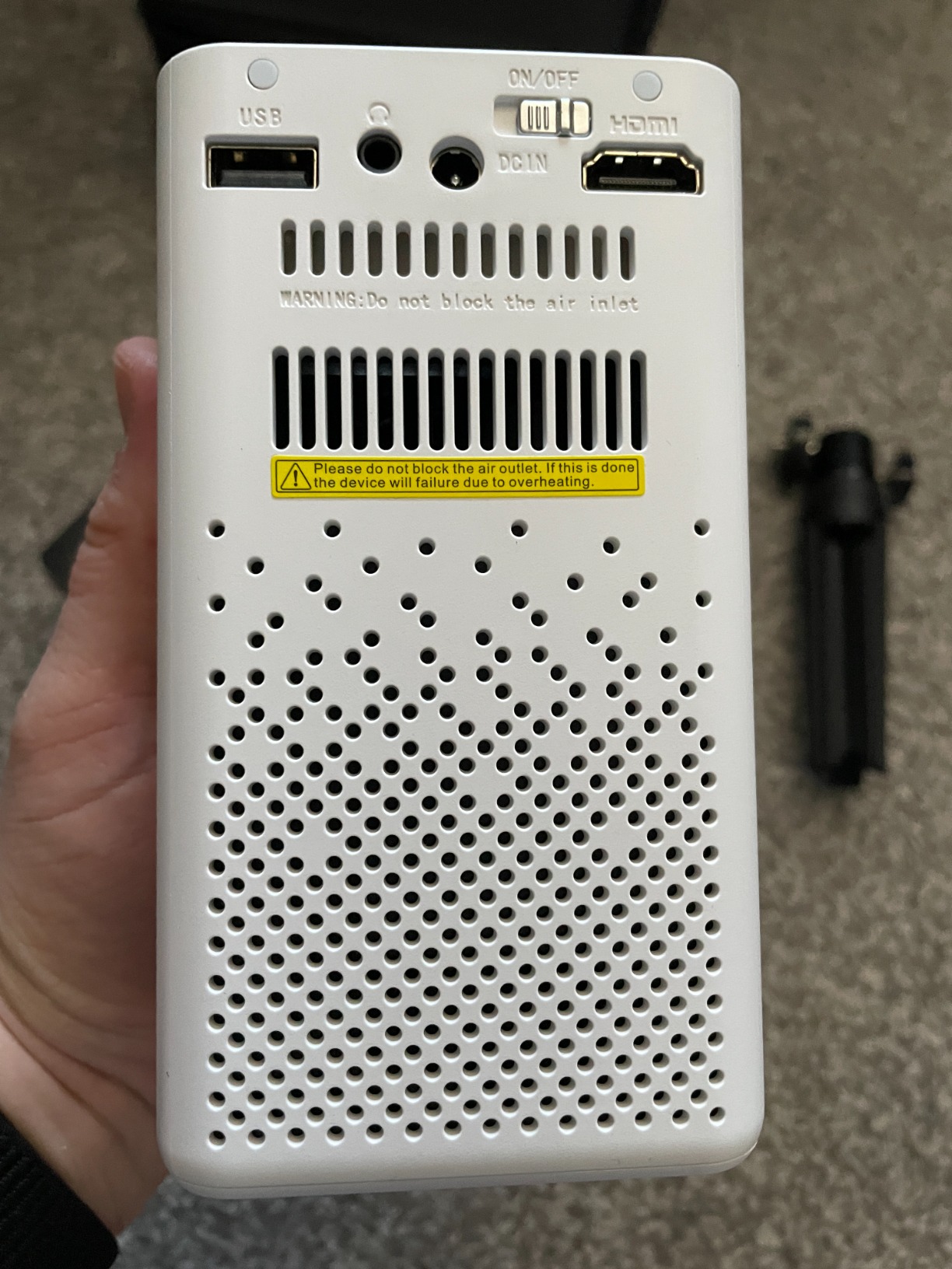 yaufey Mini Portable Projector, 3D DLP Projector, Built-in 7800mAh ...