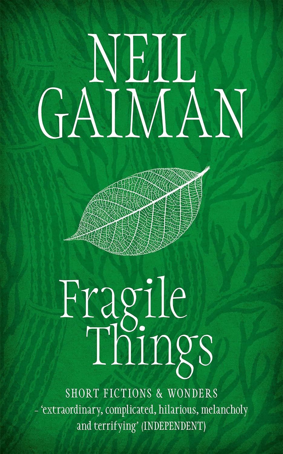 FRAGILE THINGS (A FORMAT) : Gaiman, Neil: Amazon.in: Books