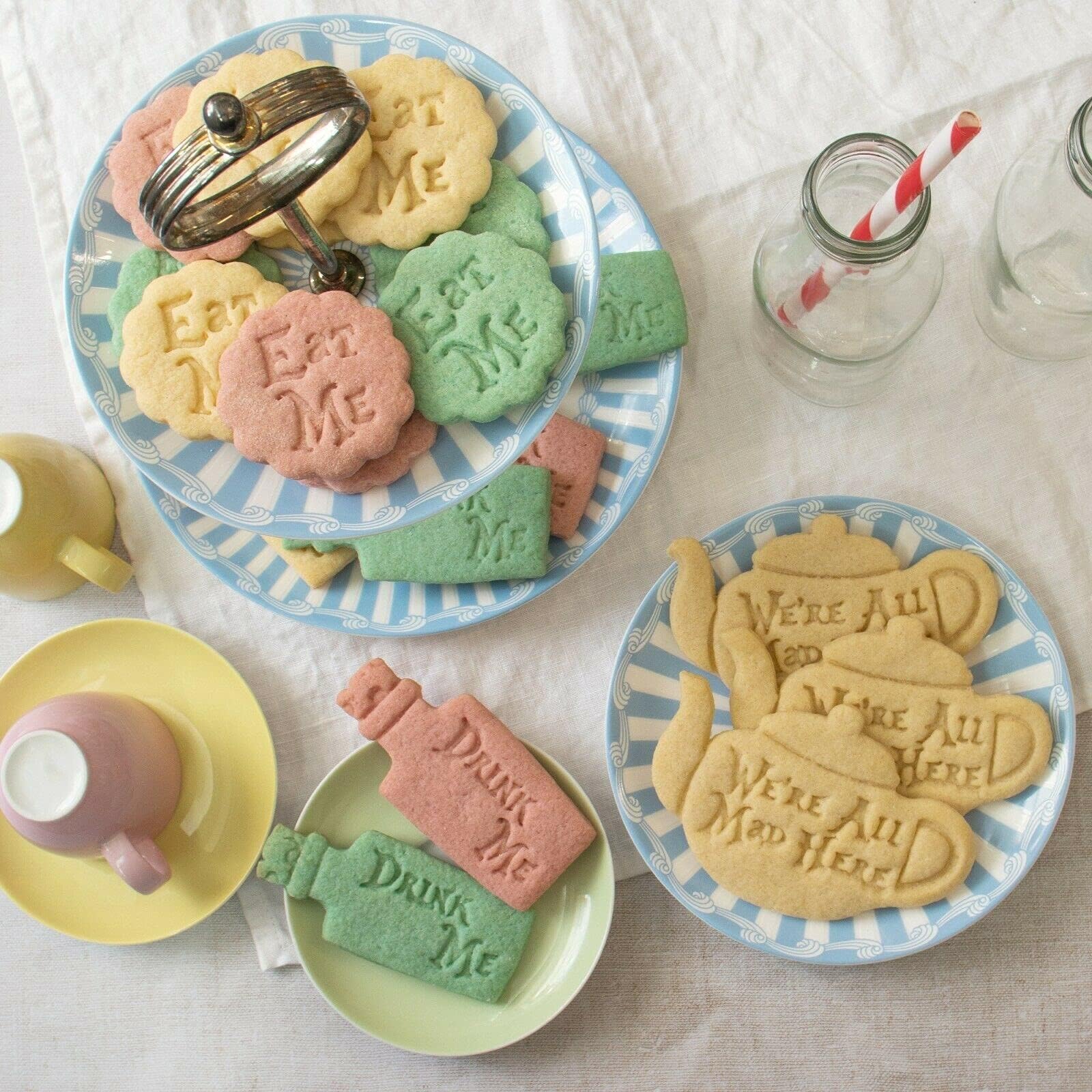 Amazon.com: Eat Me Cake Alice In Wonderland Crazy Teapot Drink Me Treat ...