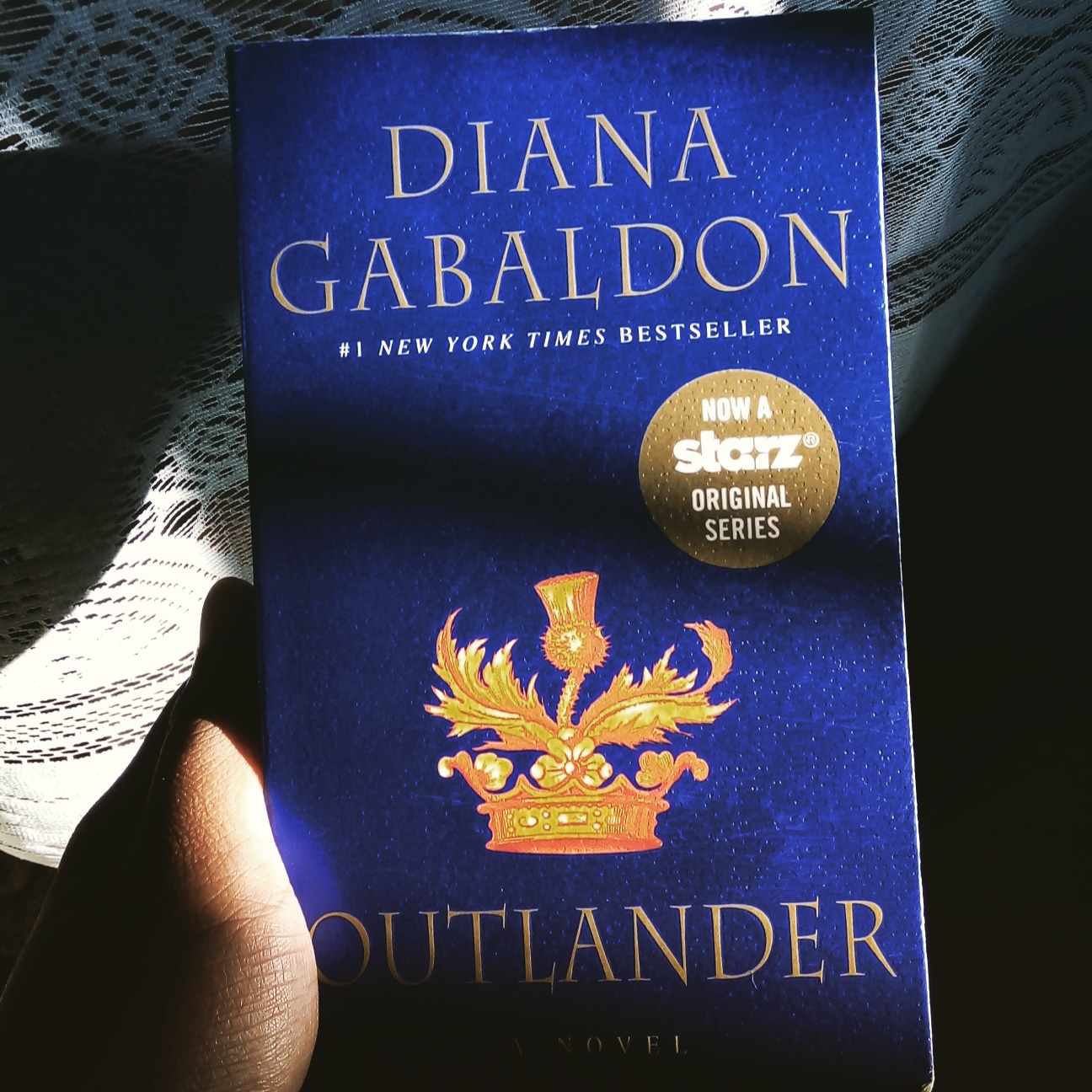 Outlander : Gabaldon, Diana: Amazon.in: Books