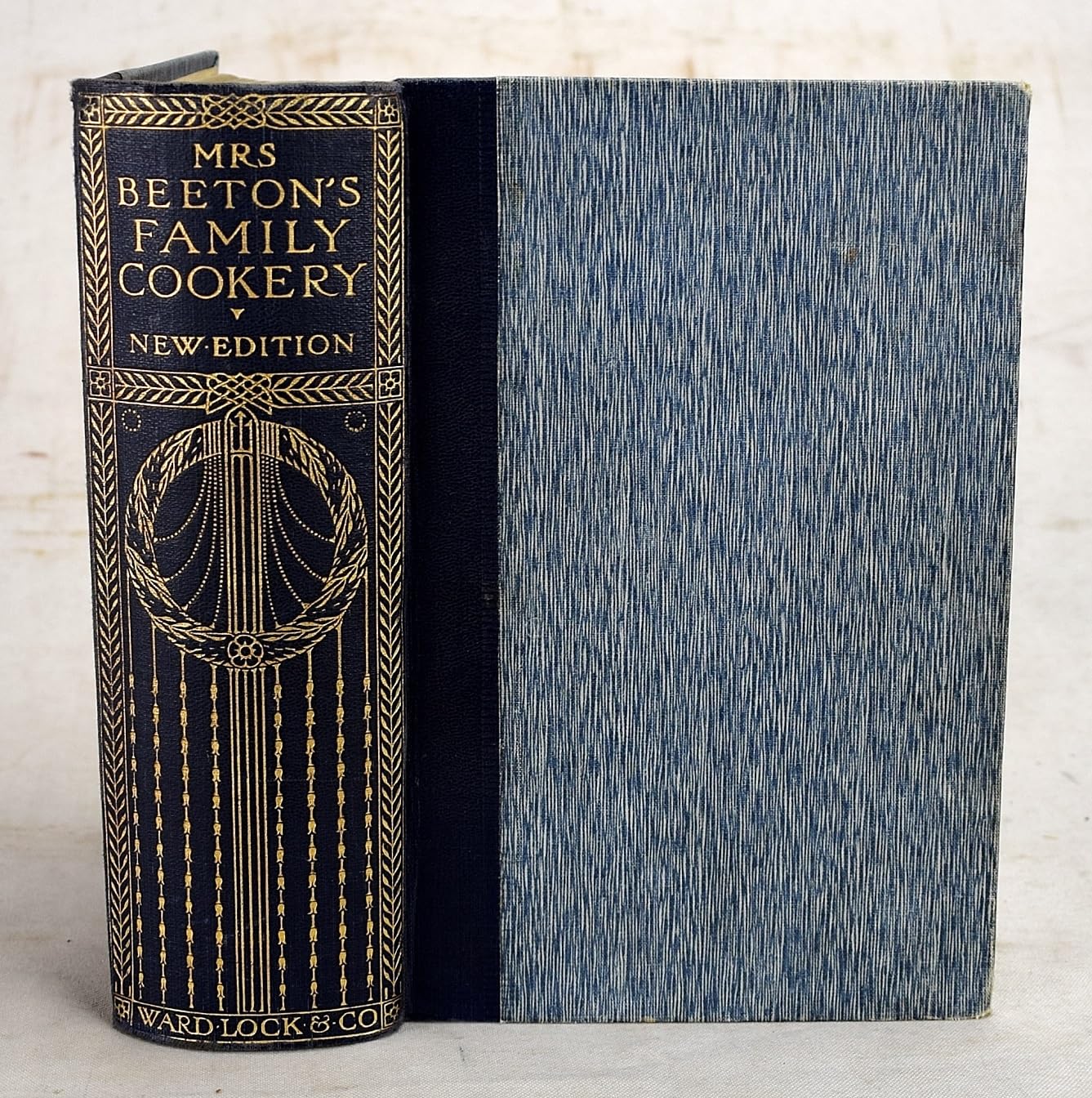 Mrs Beeton's Family Cookery: Mrs Beetons: Amazon.com: Books