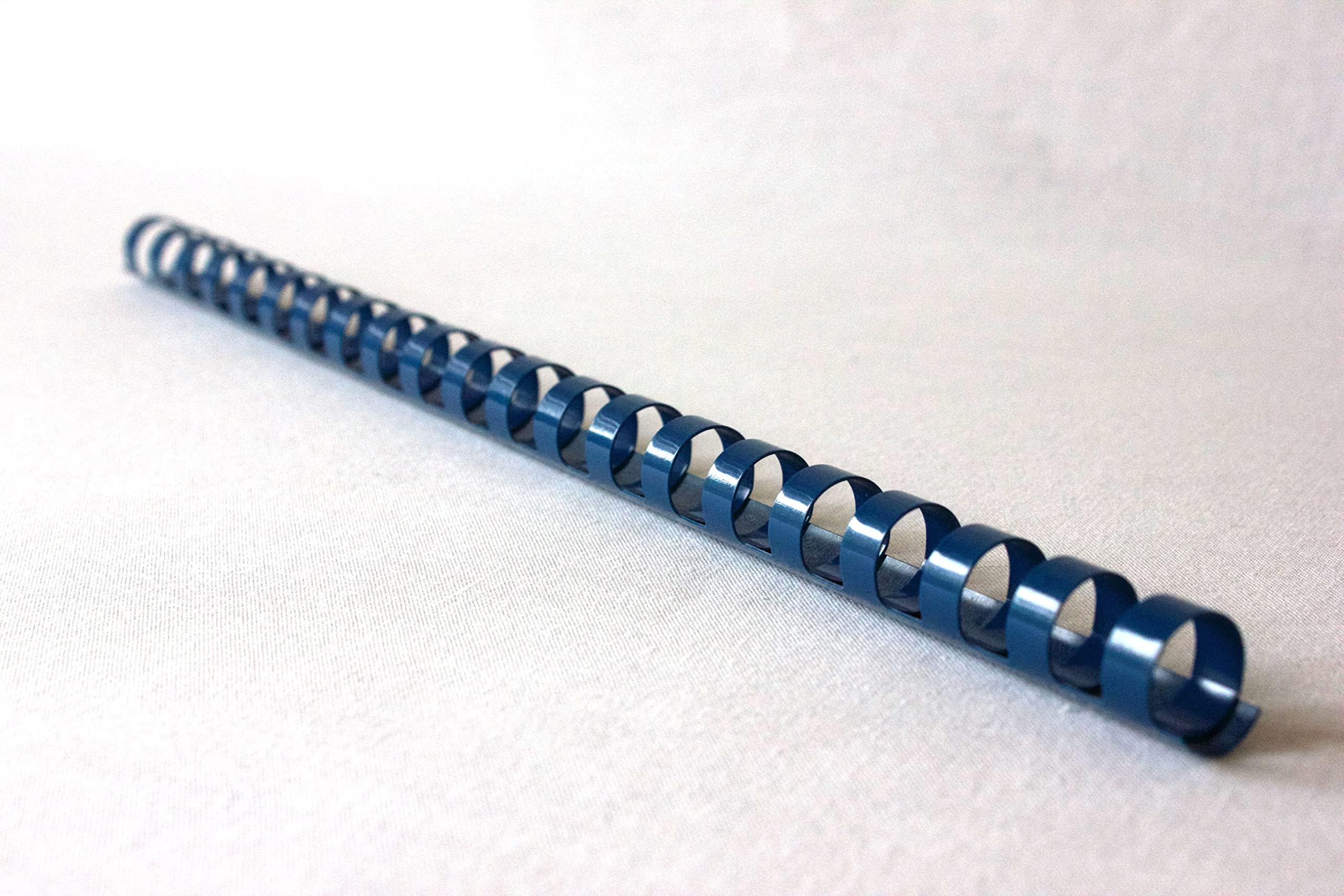 Bind2Go Blue Plastic Binding Comb 21 Rings A4 Box of 50 (12mm) : Amazon ...