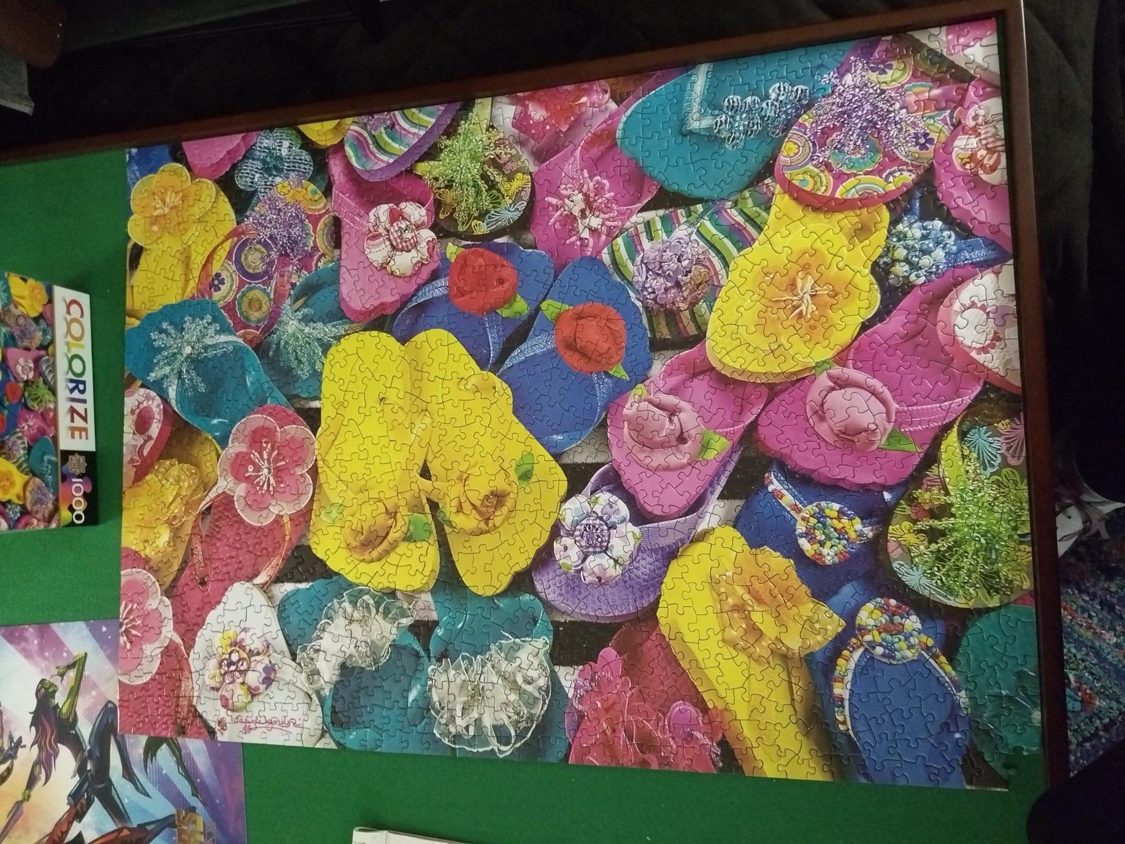 Amazon.com: MasterPieces Colorize! Flippity Flop Jigsaw Puzzle, 1000 ...