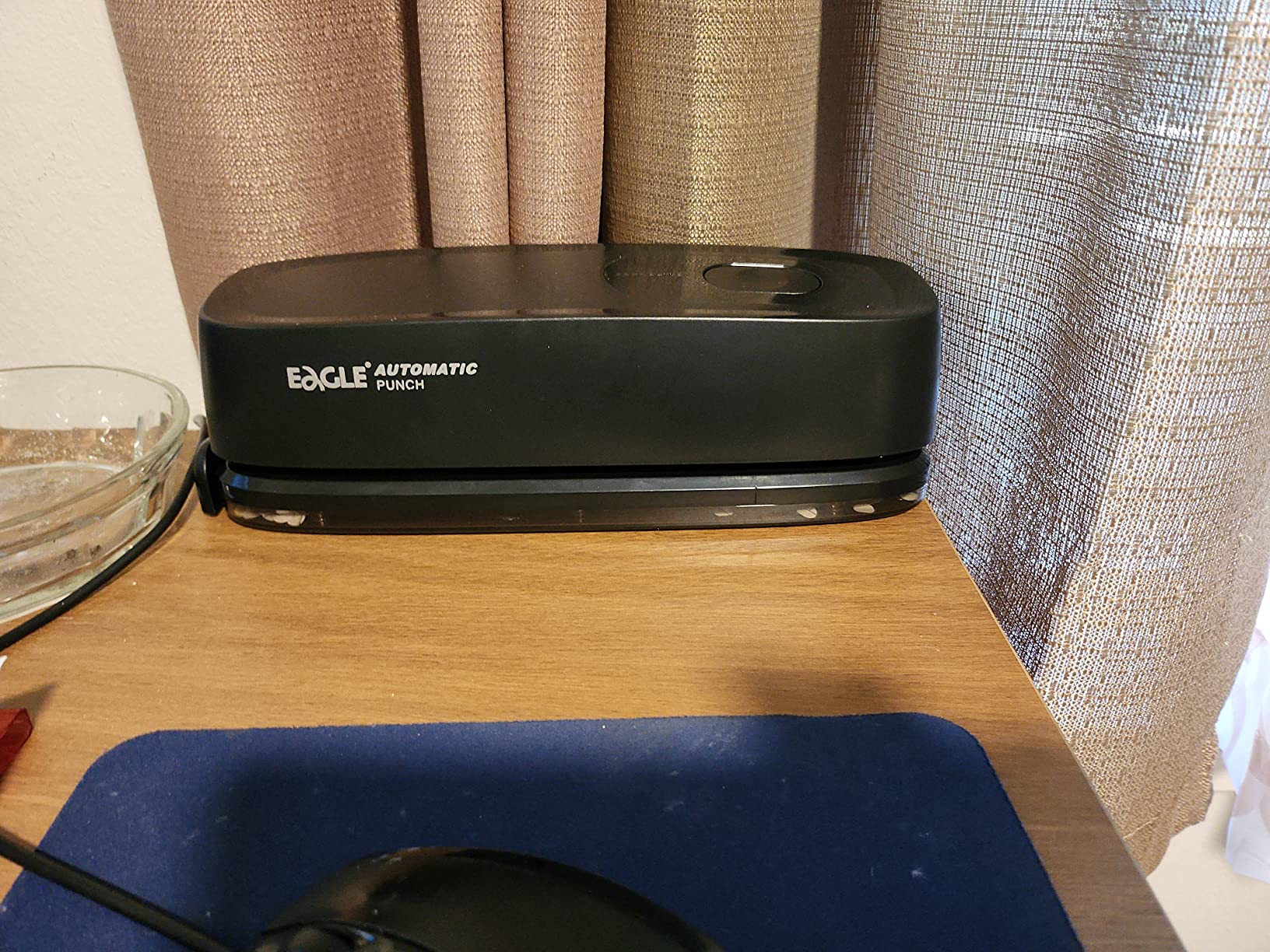 Amazon.com : Electric Hole Punch, Eagle Desktop 3 Hole Puncher Force ...