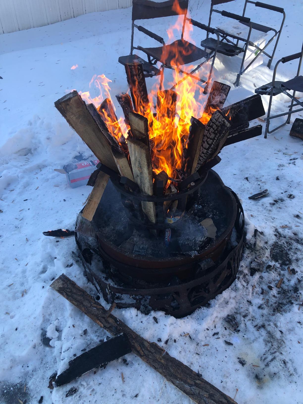 Amazon.com : Ash & Ember Self-Feeding Short Round Fire Pit Grate Basket ...